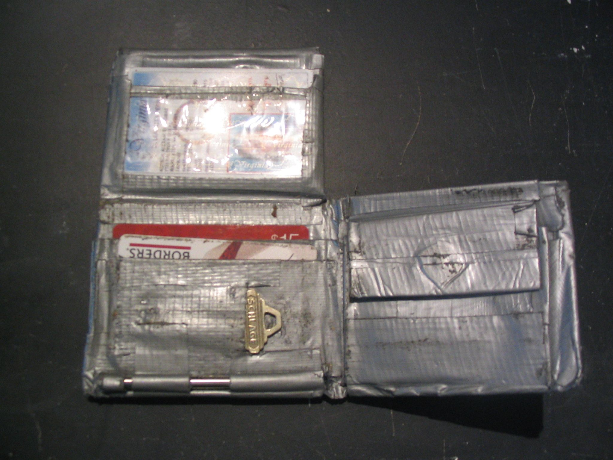 The Ultimate Duct Tape Wallet : 19 Steps - Instructables
