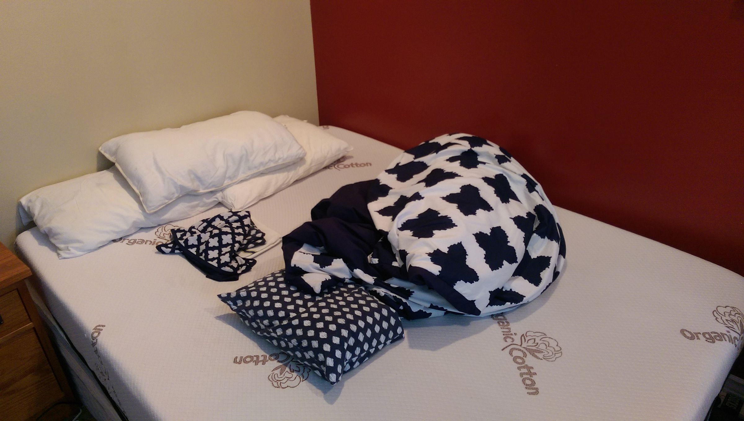 The Perfect Method for Making the Bed Like a Pro : 6 Steps (with ...