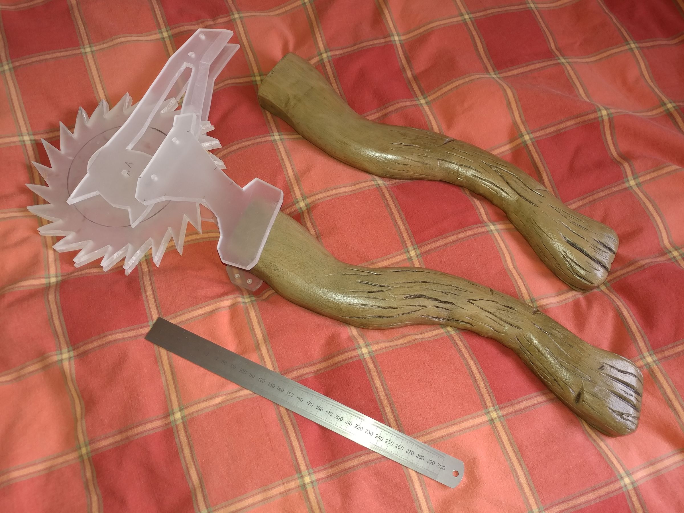 Krieg's Buzz Axe (Borderlands 2) : 8 Steps - Instructables