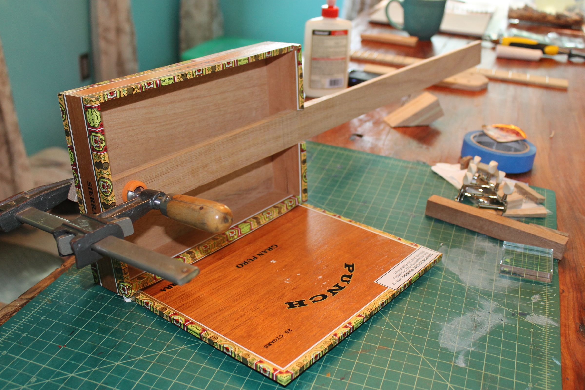 Awesome Cigar Box Dulcimer : 14 Steps (with Pictures) - Instructables