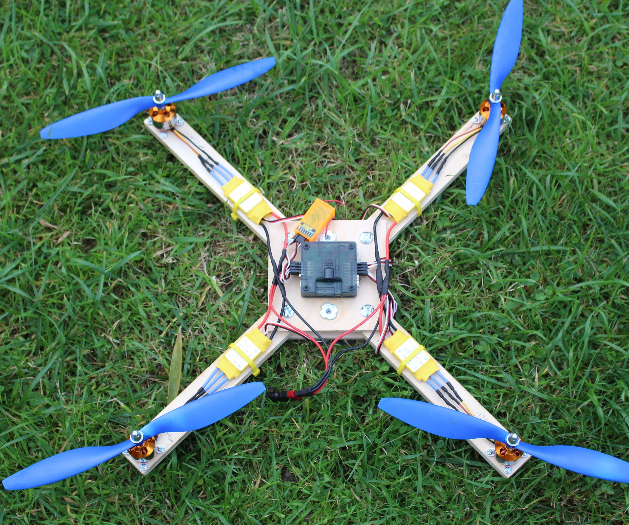 Simple Quadcopter, Basic Tools Only. : 4 Steps (with Pictures) - Instructables