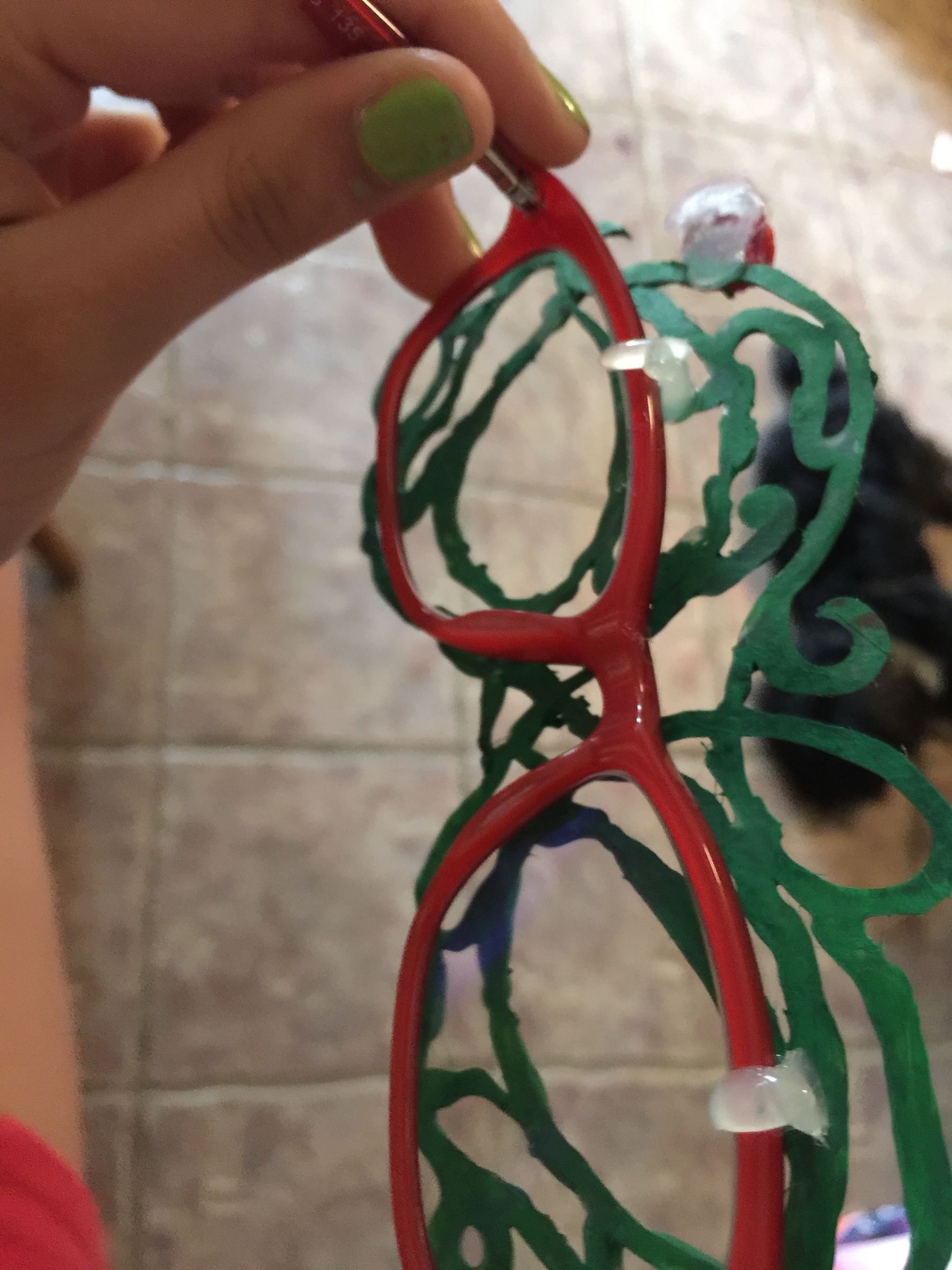 DIY Hot Glue Rose Vine Masquerade Masks : 7 Steps - Instructables