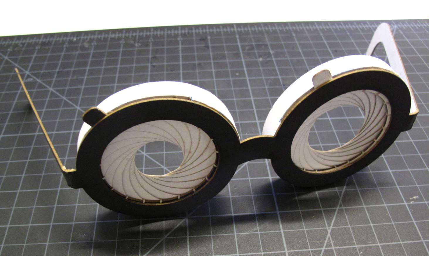 Paper Iris Glasses : 7 Steps (with Pictures) - Instructables