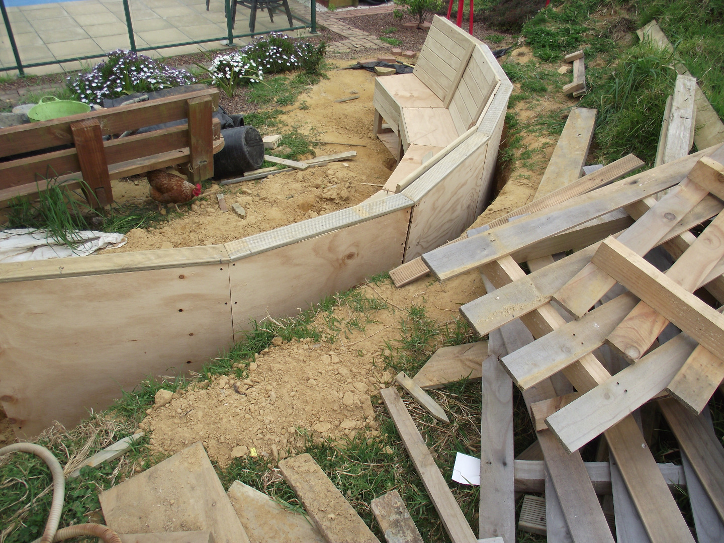 Curved Wood Retaining Wall