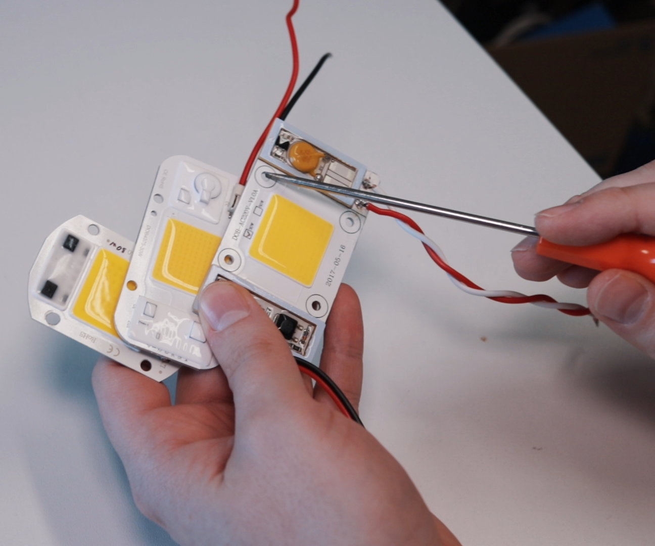 DIY FLOODLIGHT W/AC LEDs (+EFFICIENCY VS DC LEDs) : 21 Steps (with ...