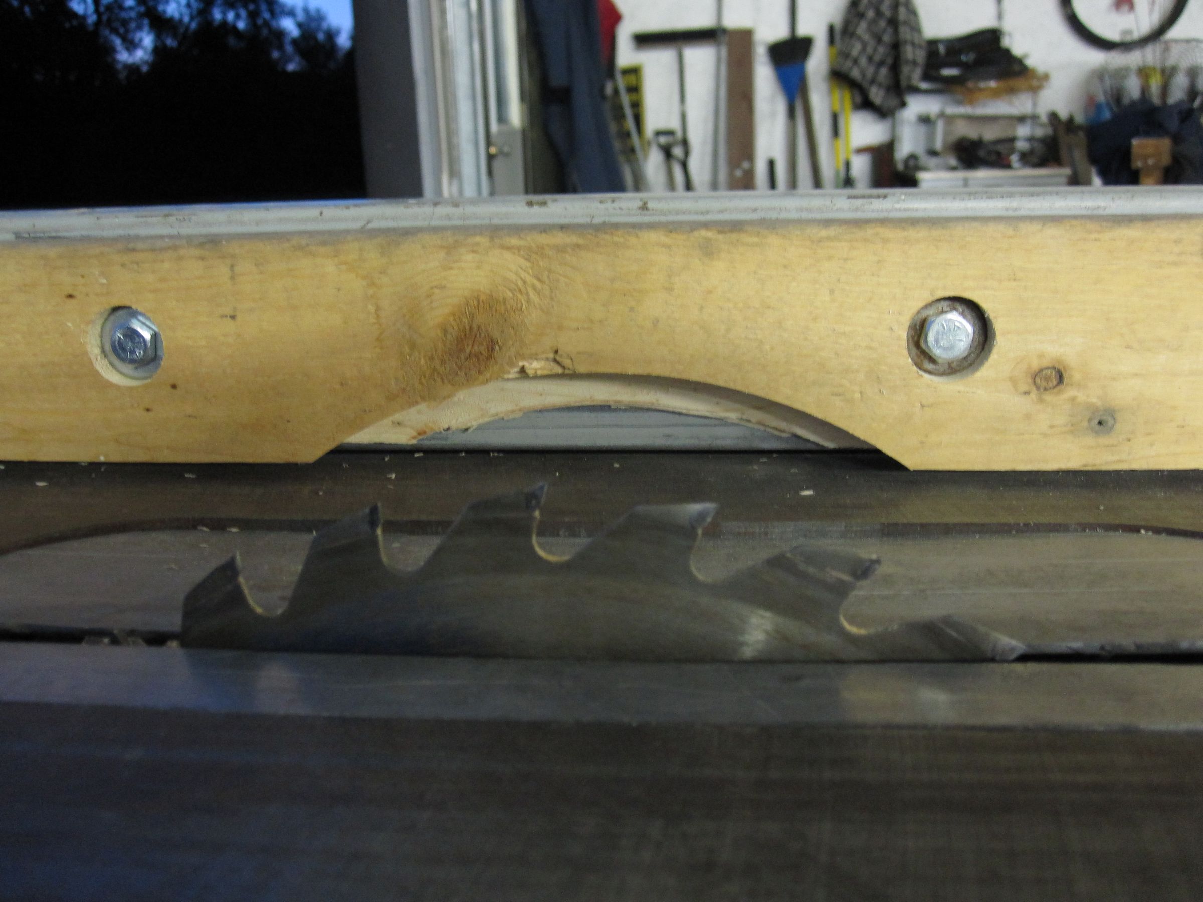 Easy Rip Fence Mod: Cut Easier Rabbet Joints : 5 Steps - Instructables