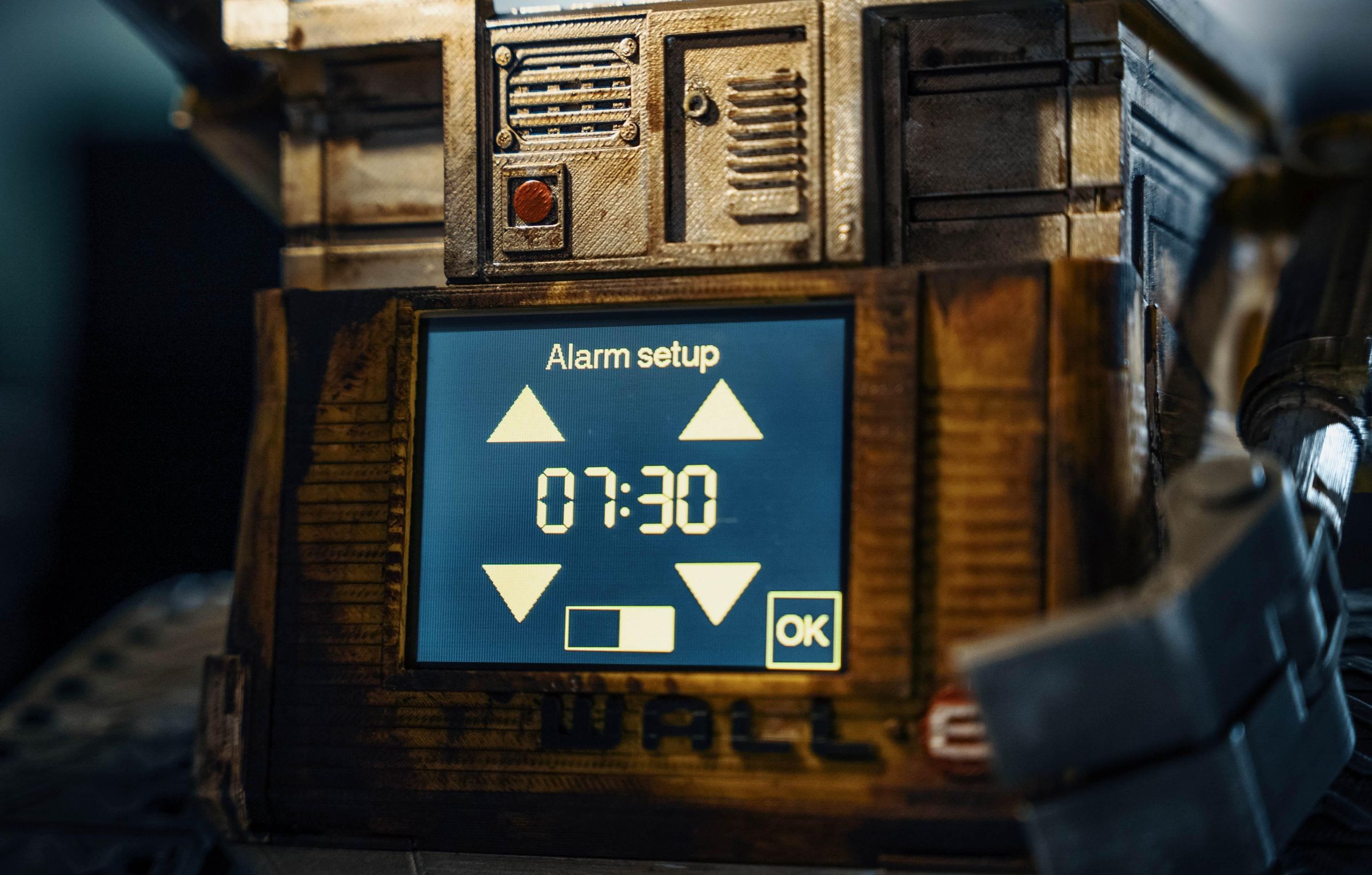 WALL-E Clock & Lamp : 24 Steps (with Pictures) - Instructables