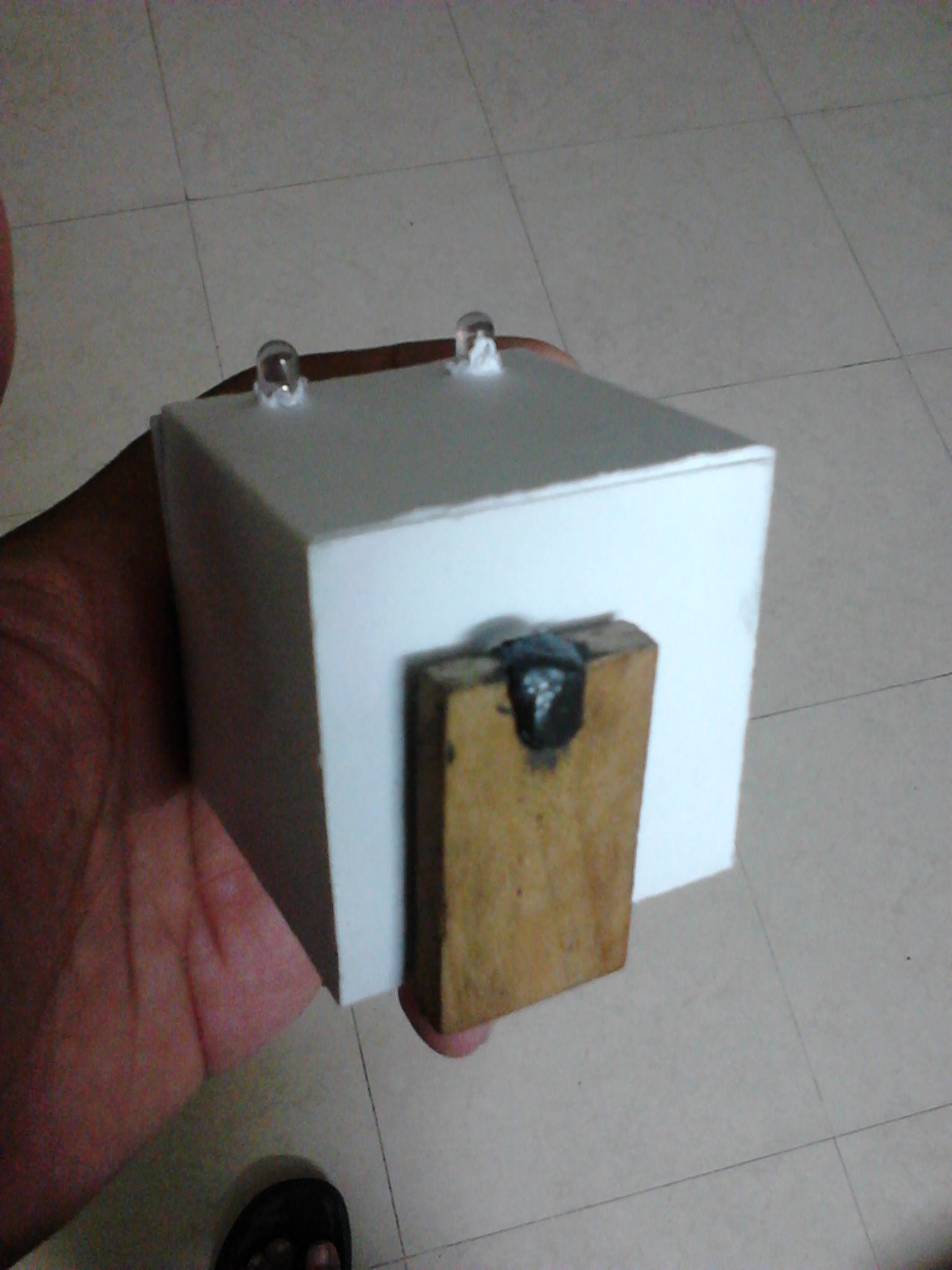 Hand Crank Desktop Toyorch From Junk Around the House : 3 Steps - Instructables