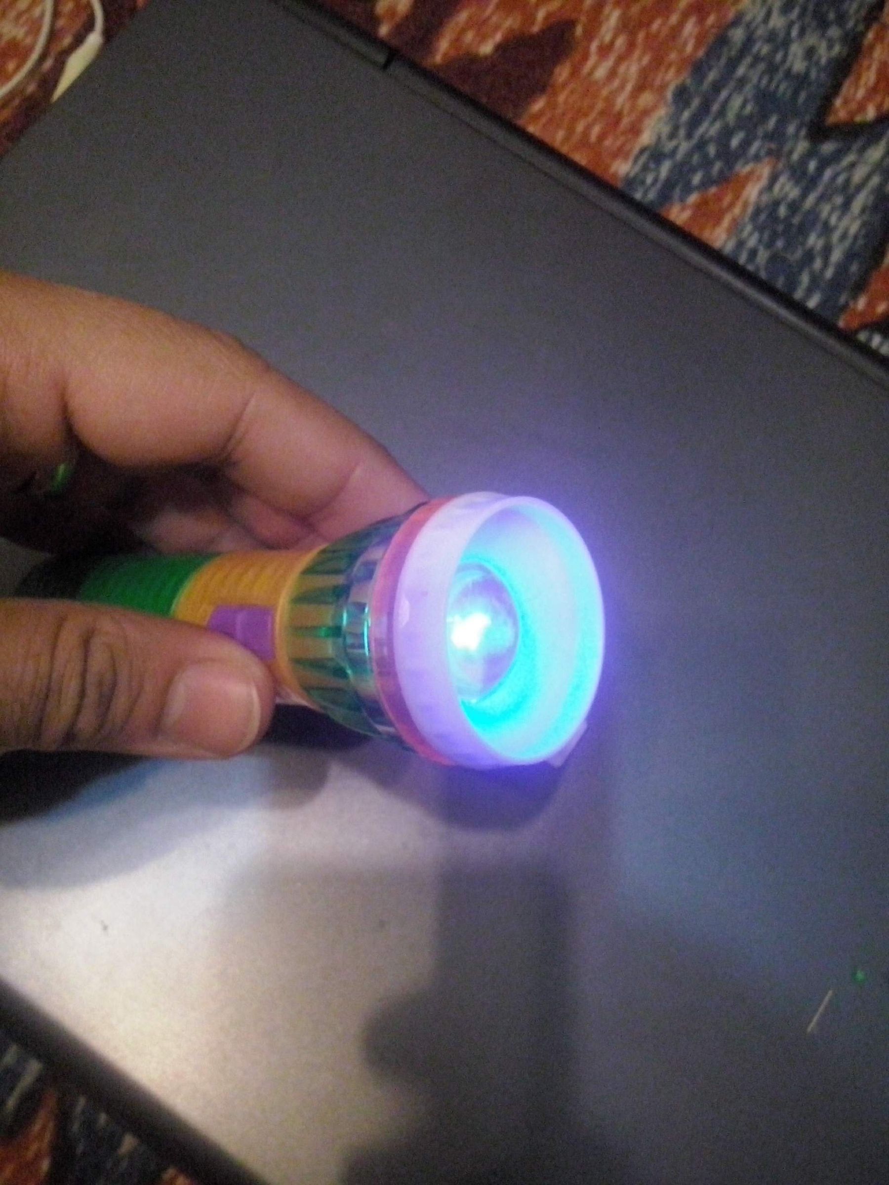 Simple Counterfeit Money Detector - UV Black Light Lamp