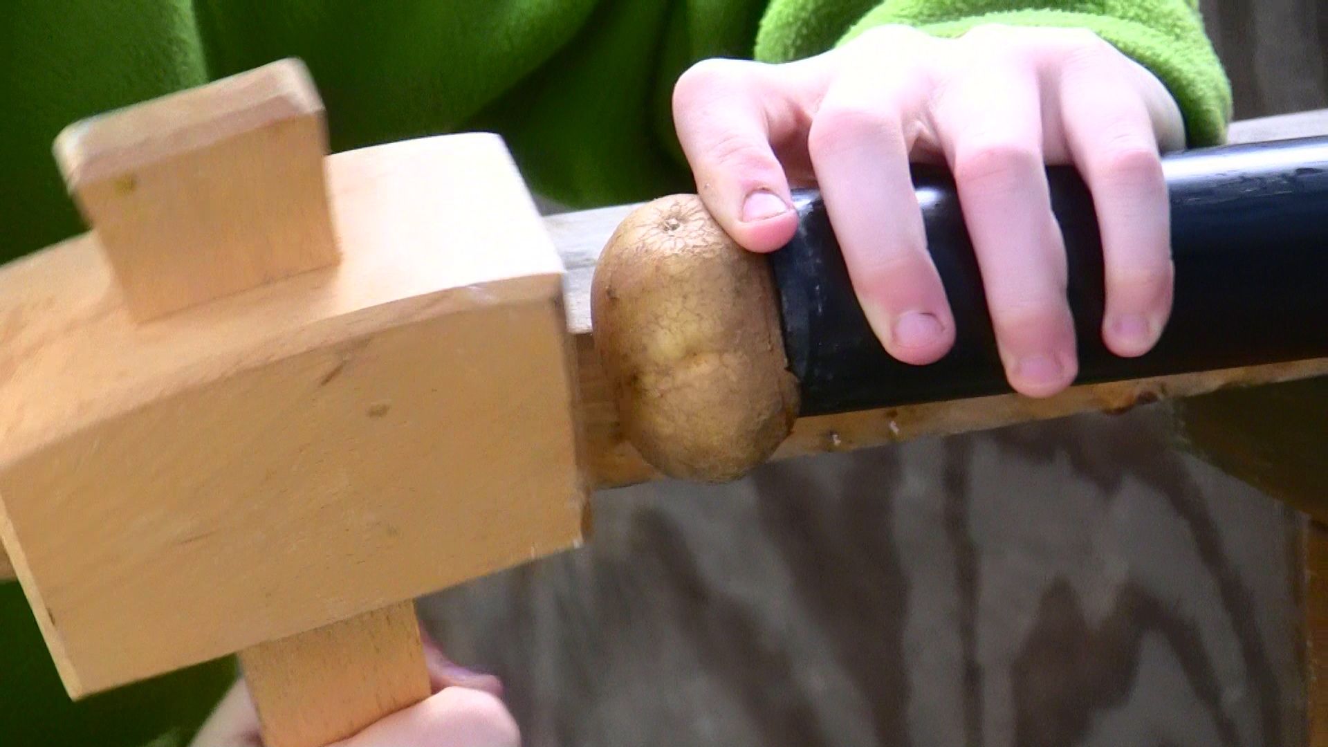 Rapid Fuelling Potato Cannon Mounted on Kubota Tractor : 11 Steps (with ...