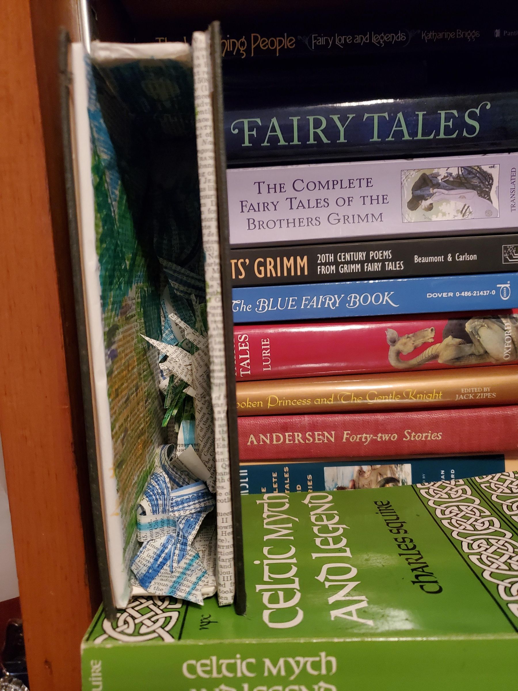 Get Lost in a Good Book: a Simple Book Nook in 9 Steps : 9 Steps (with ...