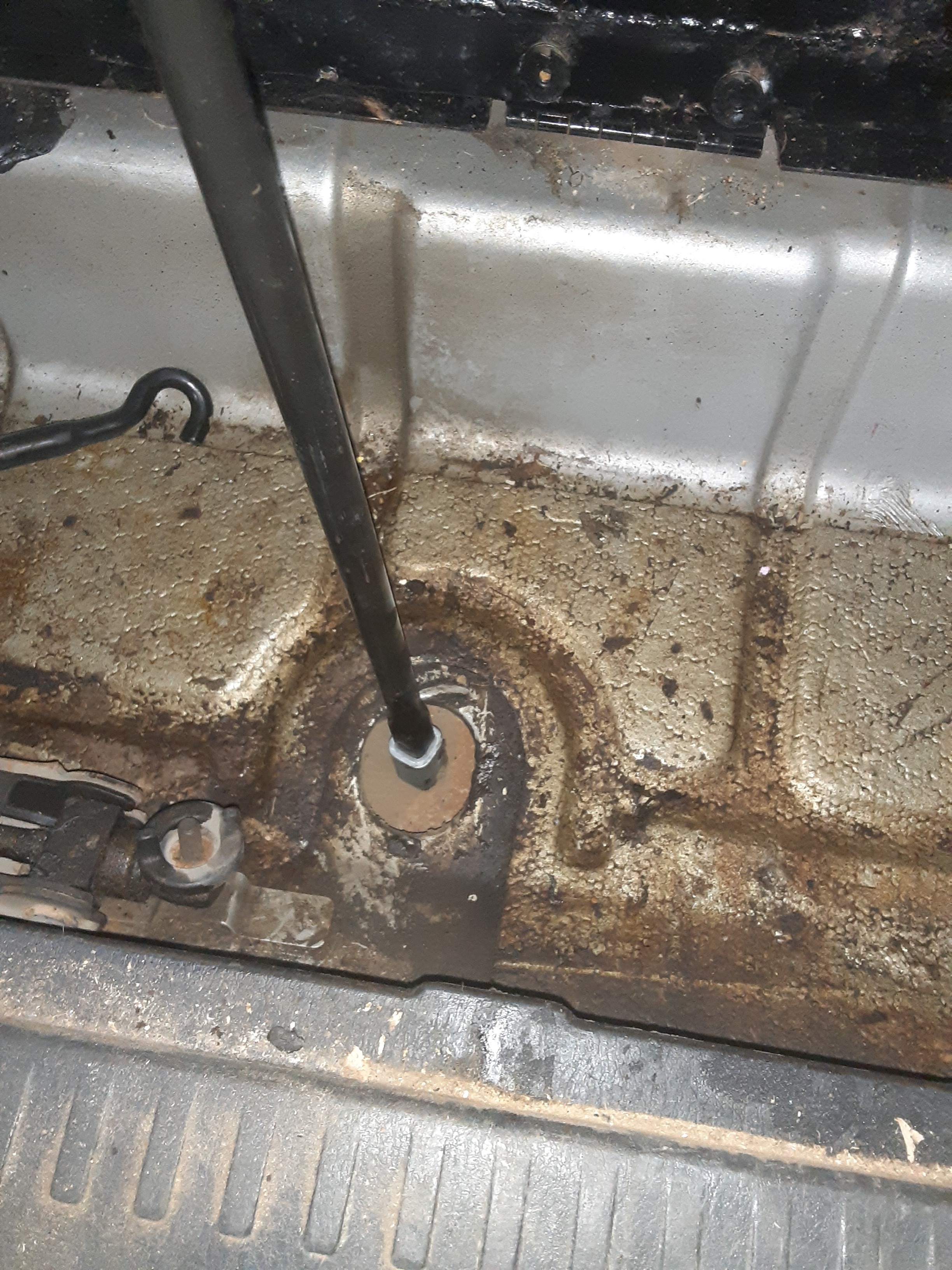 Changing a Flat Tire : 7 Steps - Instructables