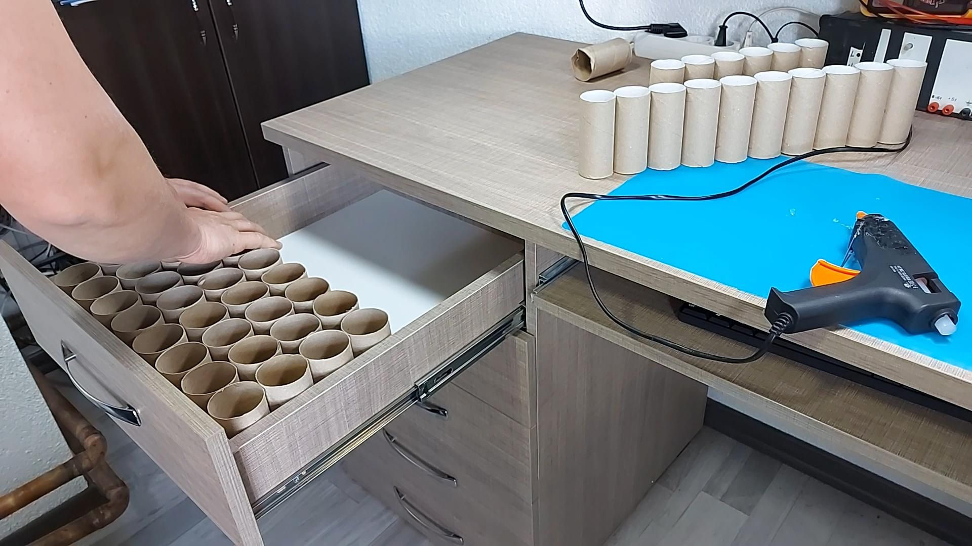 Super Simple DIY Cable Organizer System for Drawers From Toilet Rolls ...