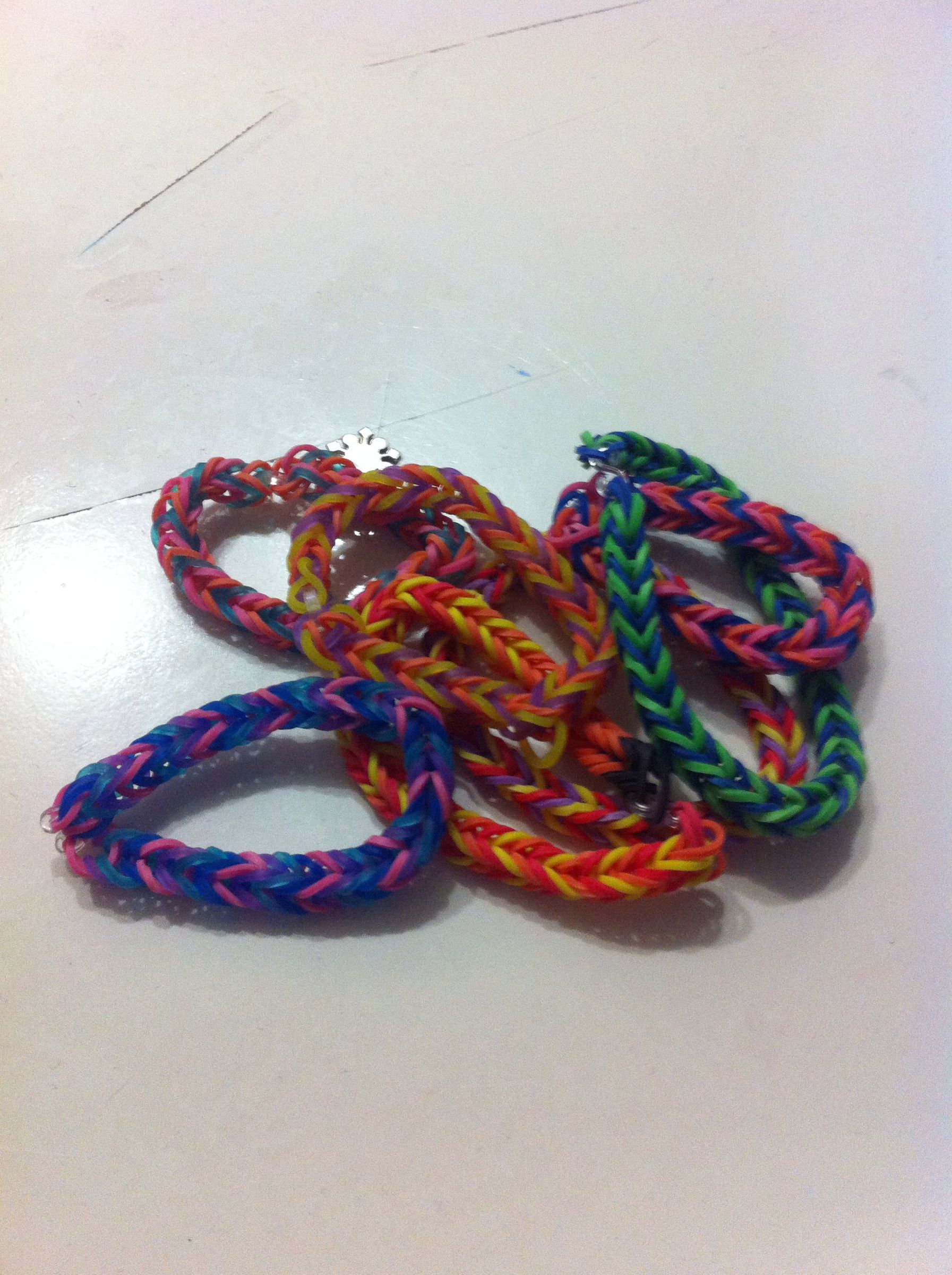 Rainbow Loom Fishtail : 6 Steps - Instructables