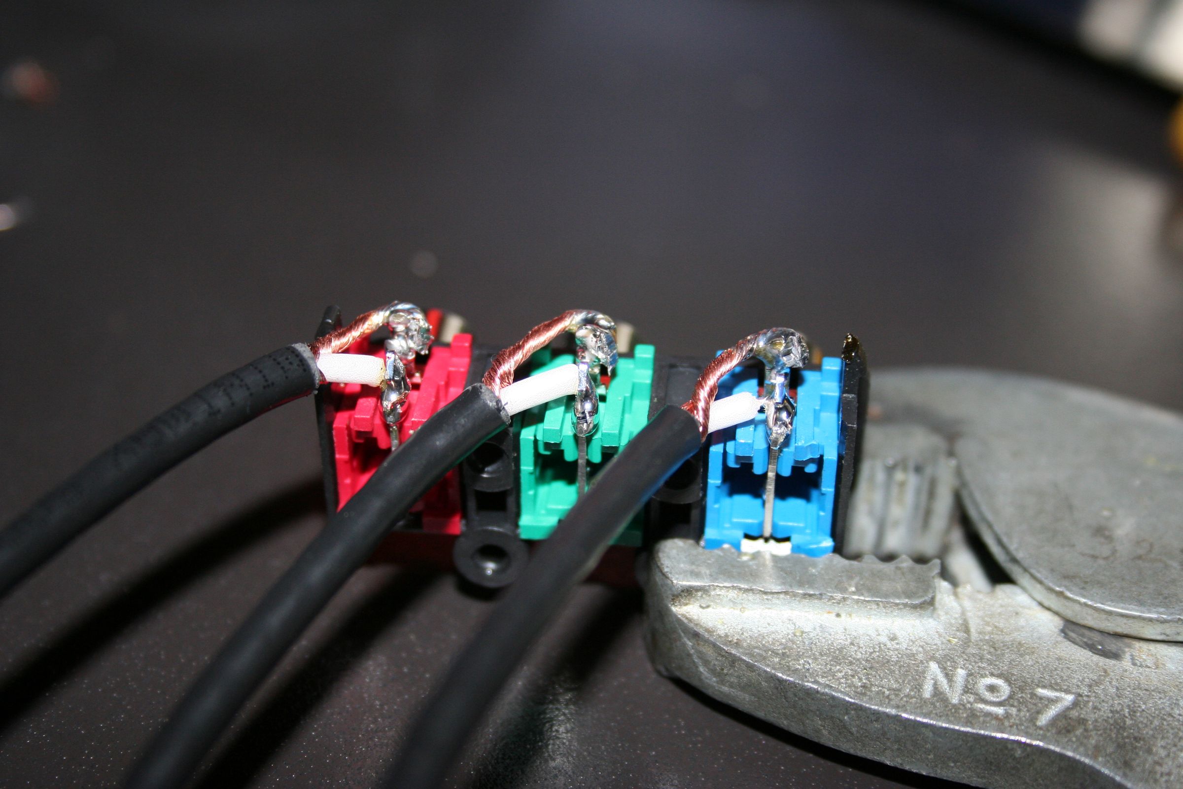 Very Simple Component Video Switch Box : 8 Steps - Instructables