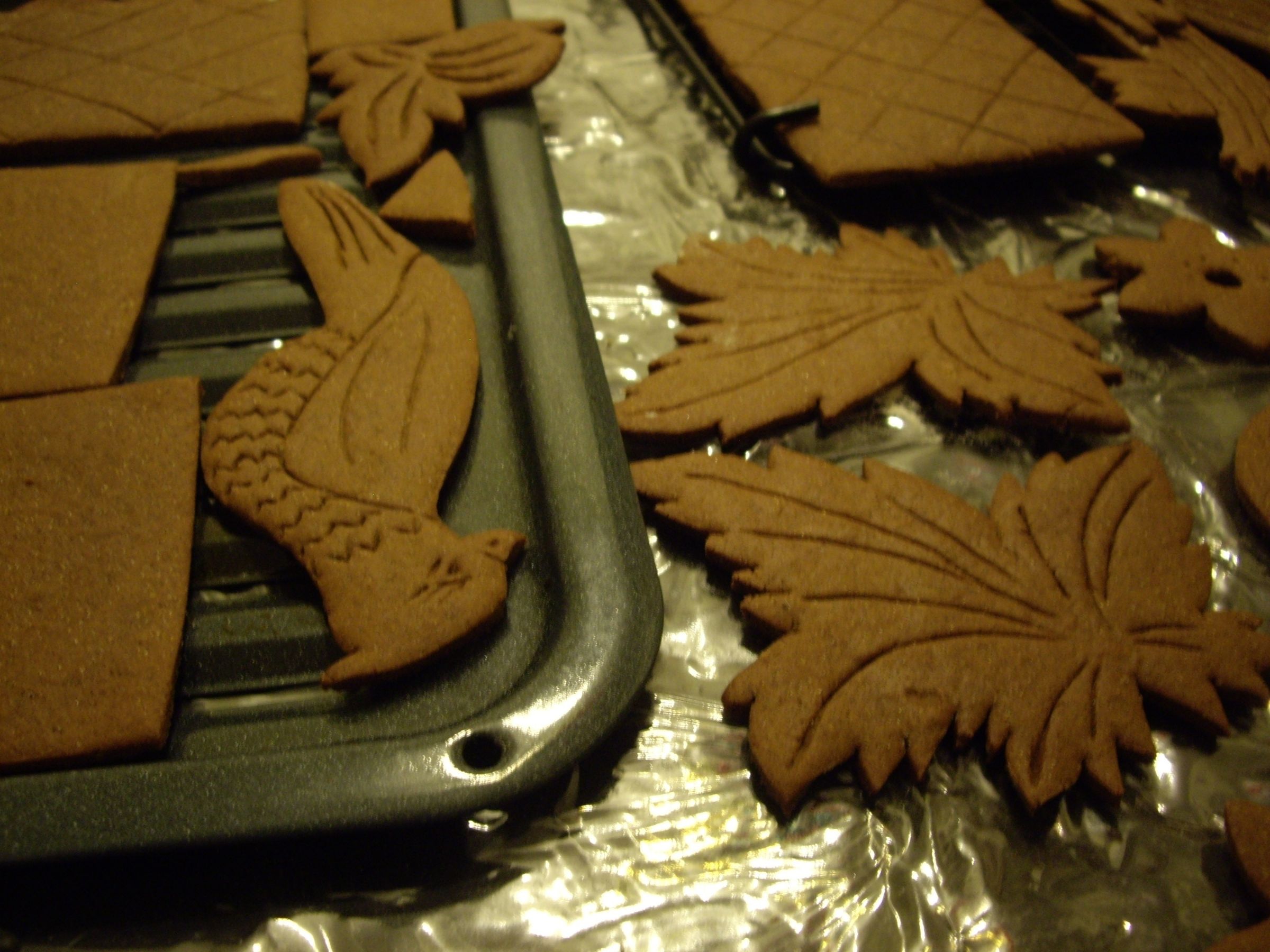 Edible Gingerbread Cuckoo Clock With Internal Gears : 9 Steps (with ...