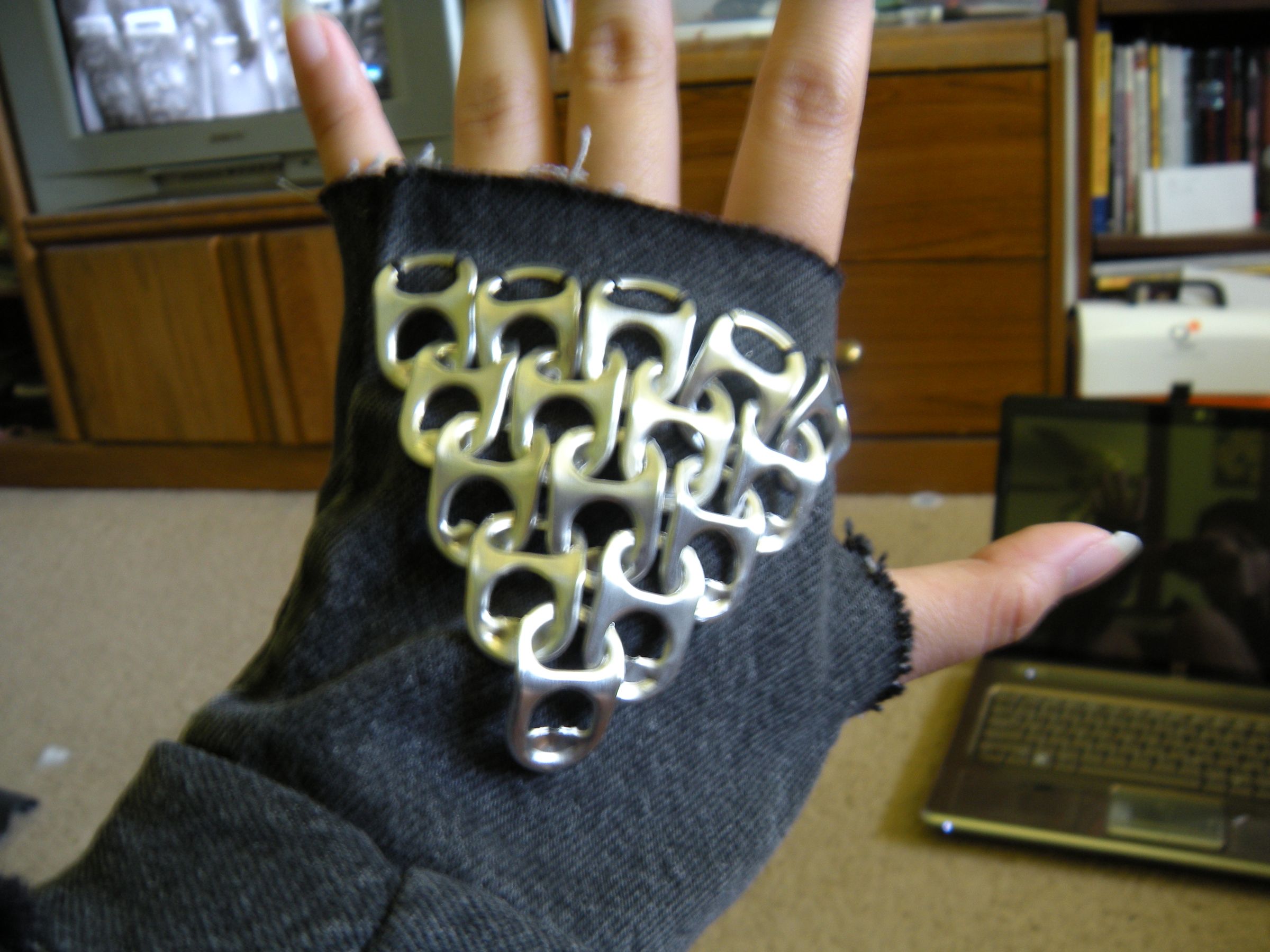 Fingerless Chainmaille Gloves : 5 Steps - Instructables