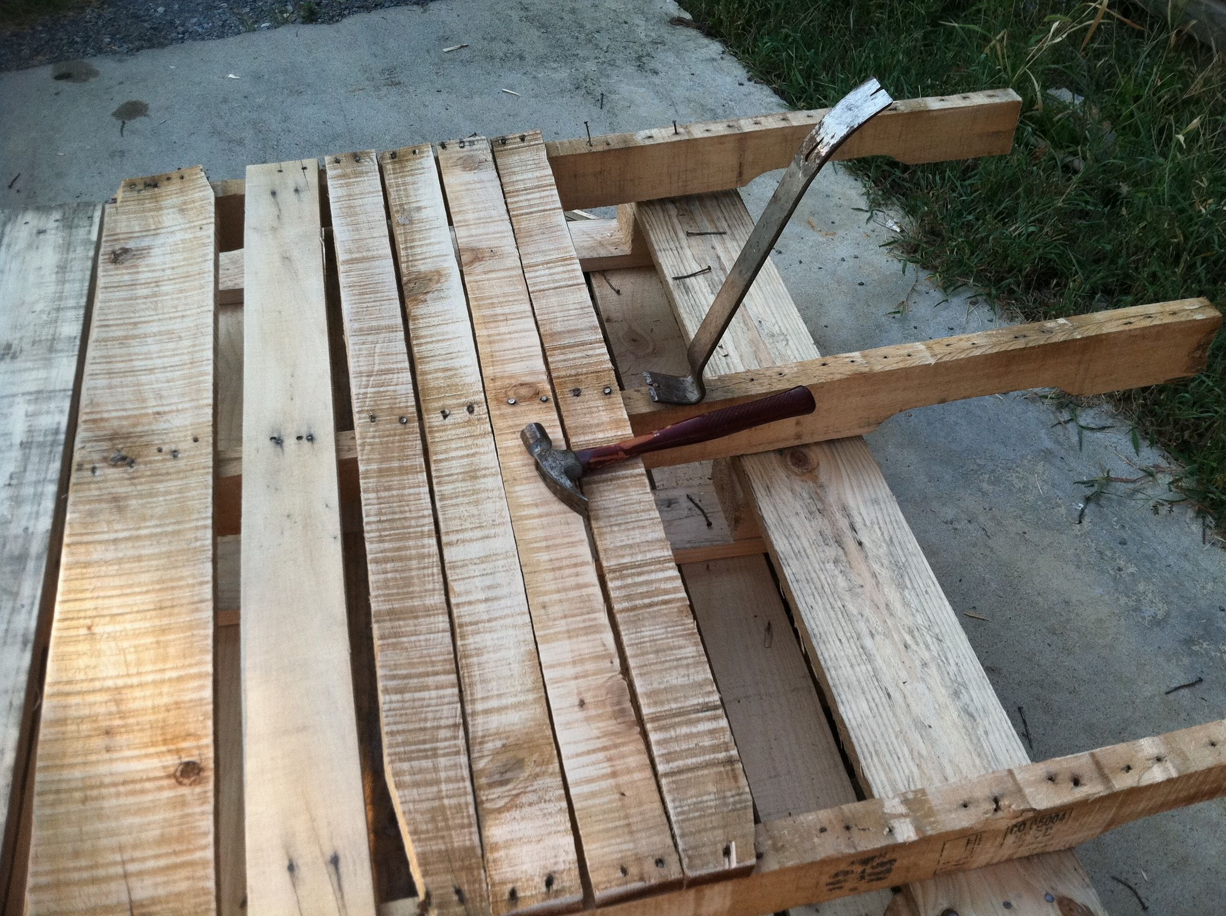 How to Disassemble a Pallet : 5 Steps (with Pictures) - Instructables