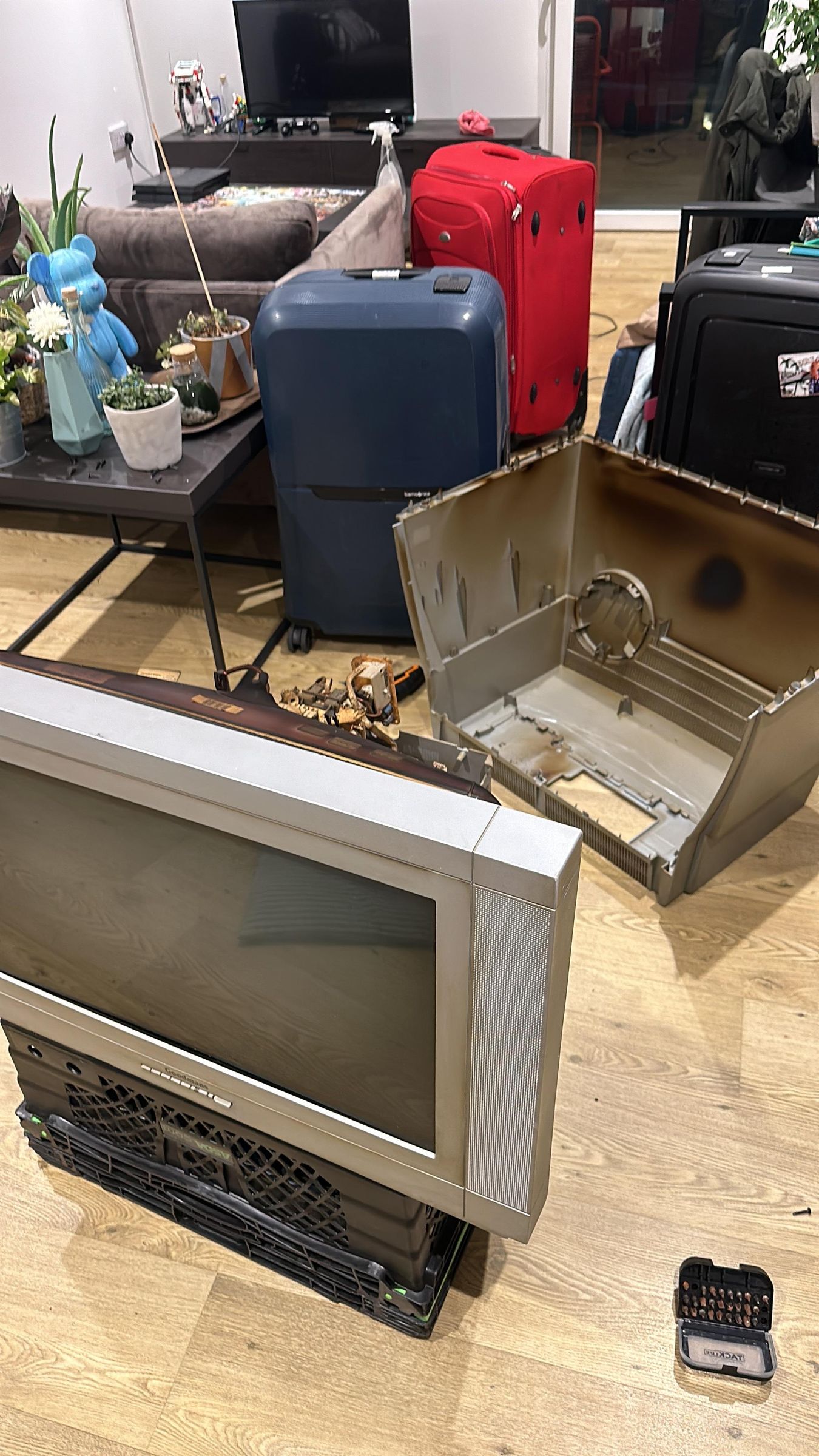 "The Ring" Inspired TV Halloween Prop/Costume - Using a Real Retro TV ...