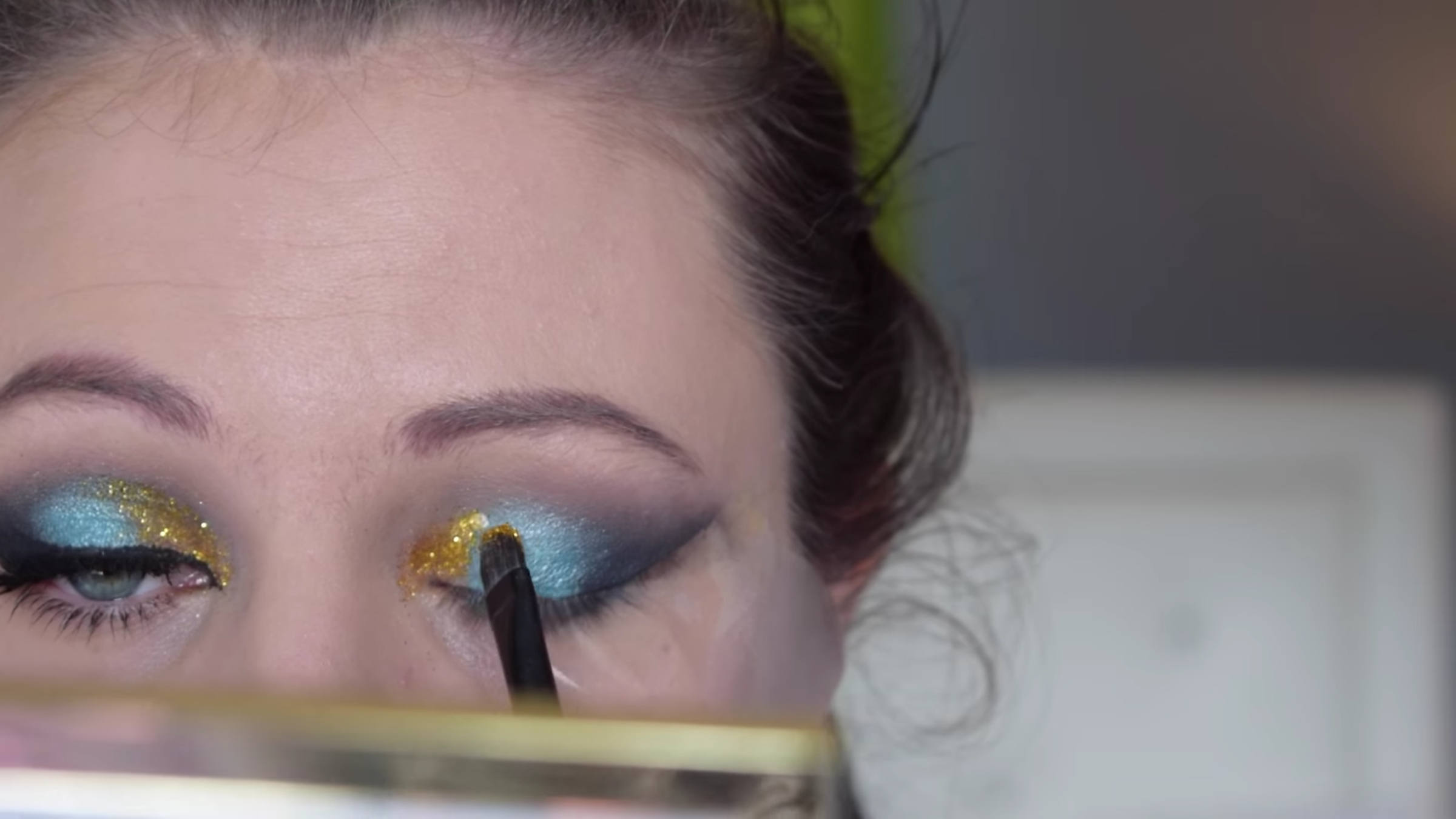 Dramatic Blue Prom Makeup Tutorial : 7 Steps - Instructables