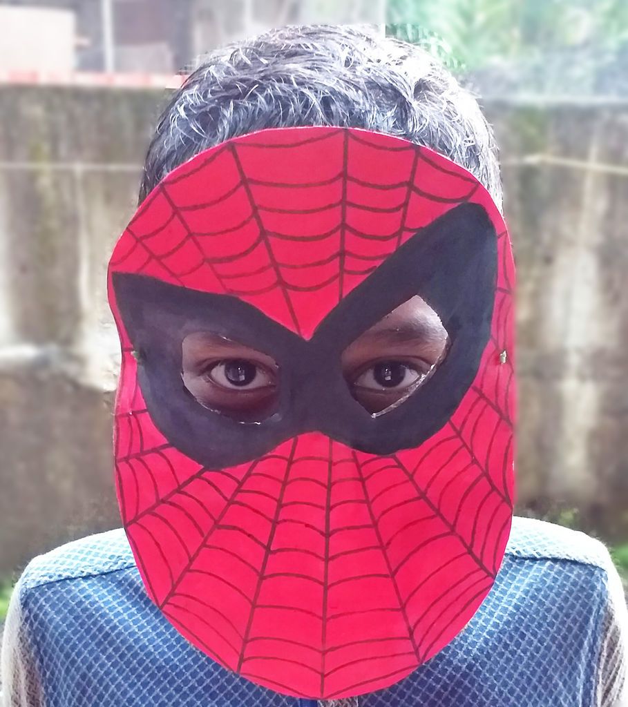 A SPIDER-MAN MASK Using CARDBOARD: 6 Steps