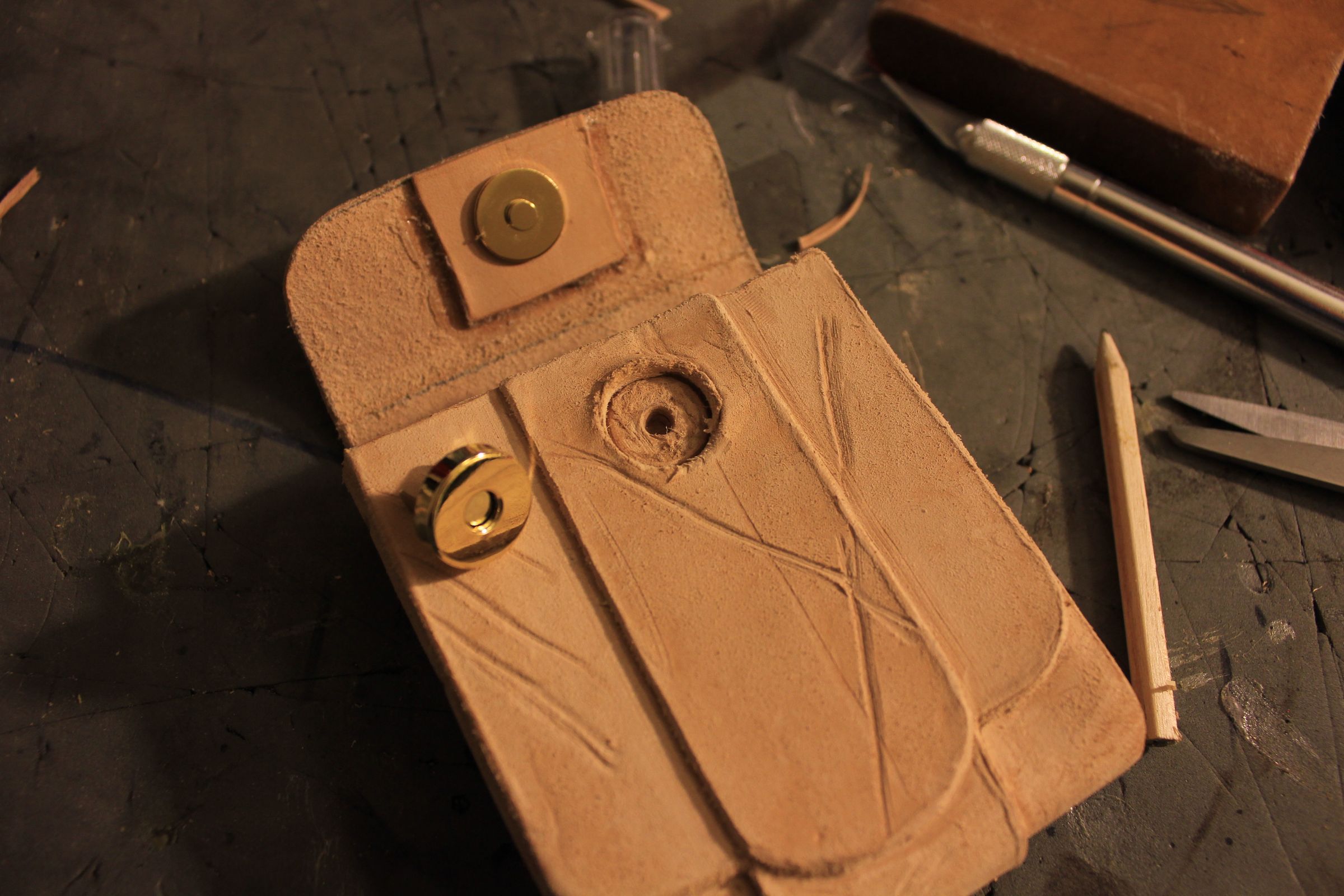 Leather Pouch Tutorial & Intro to Basic Leather Working : 11 Steps ...