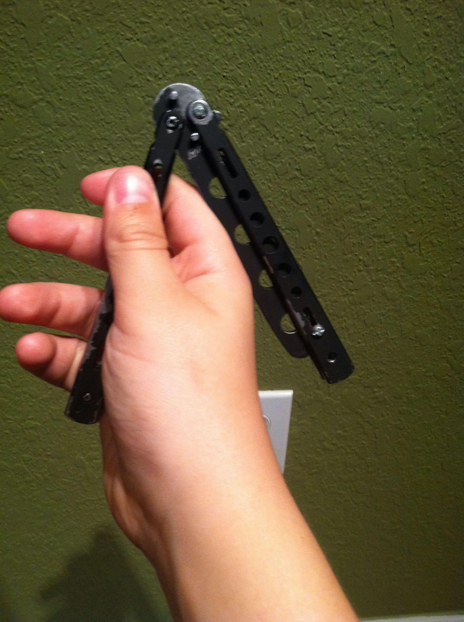How to Use a Balisong Knife (simple Open and Close) : 9 Steps ...