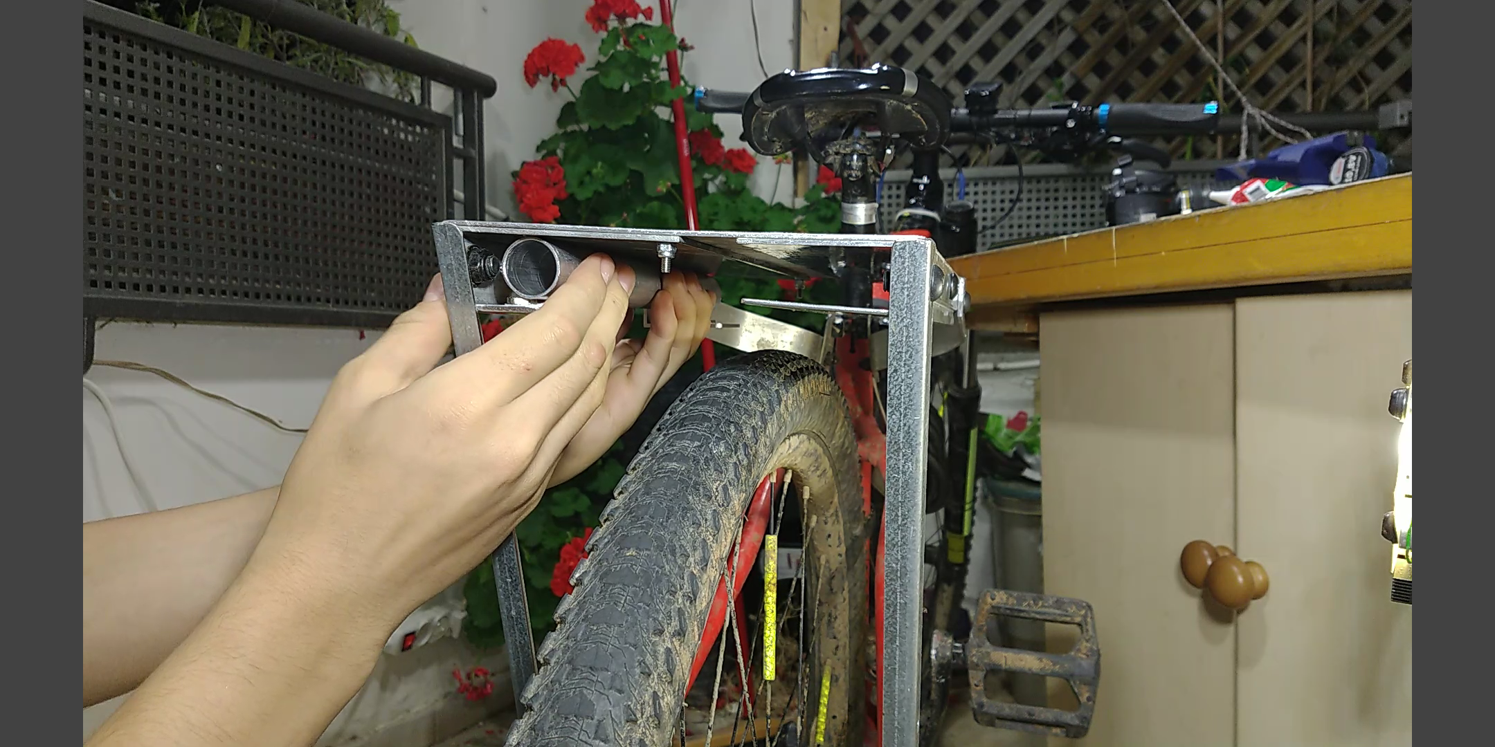 DIY Bike Rear Rack With a MAGNETIC U-lock Mount! (no Welding) : 16 ...
