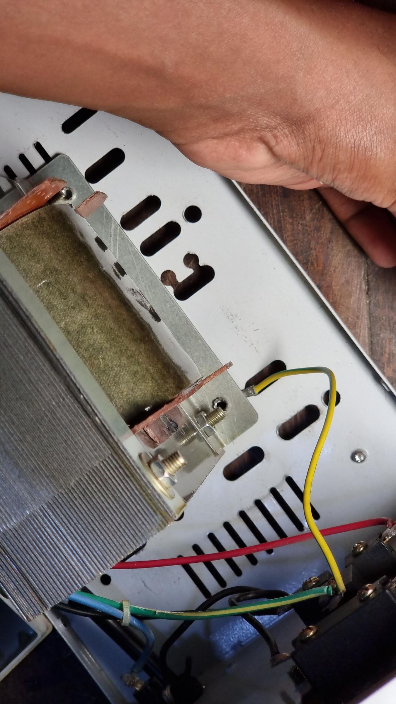 Fixing a Voltage Stabilizer(plus Repairing Tips). : 9 Steps (with ...