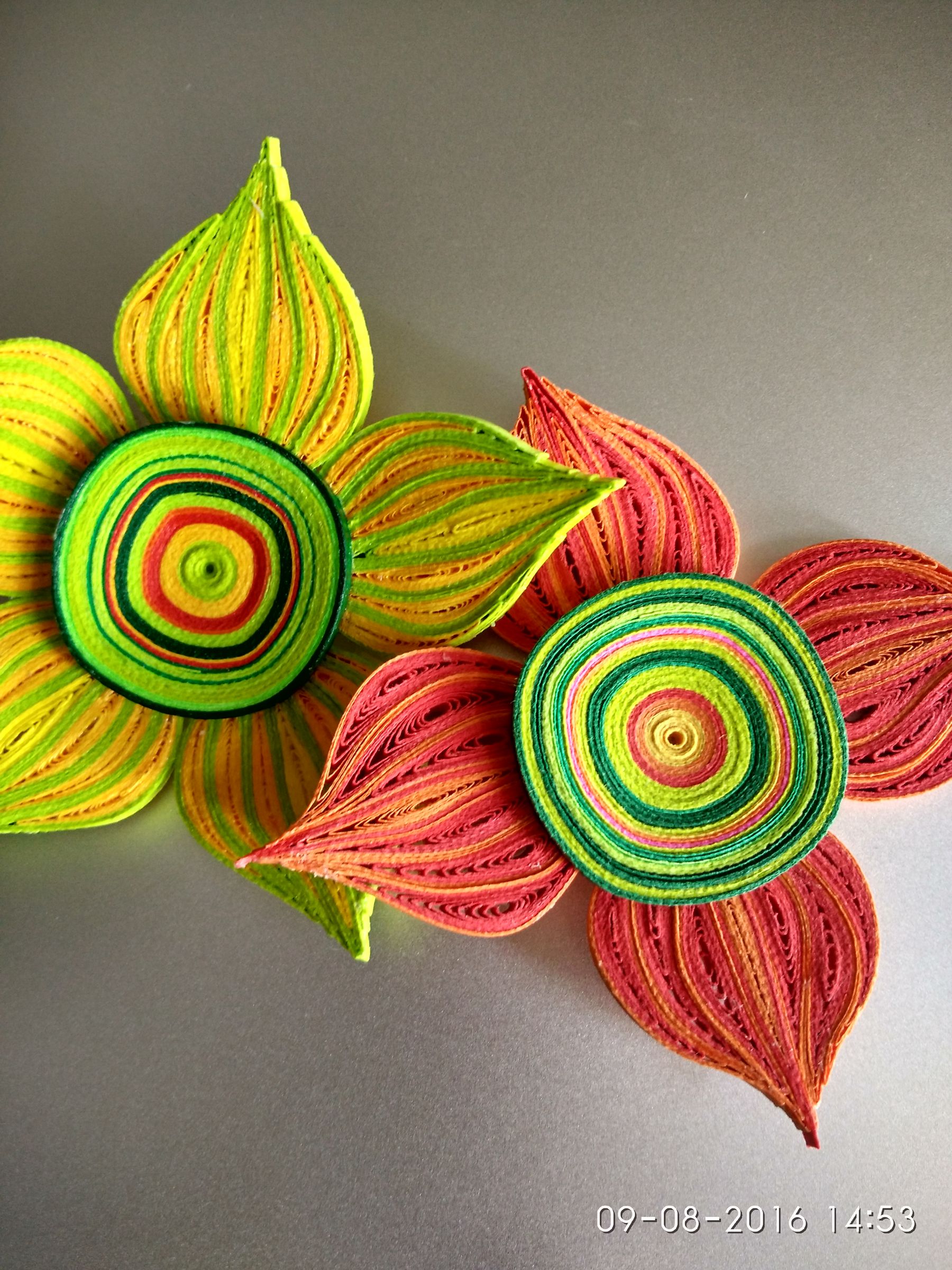 Gorgeous and Colourful Quilled Flowers - Quilling Made Easy ...