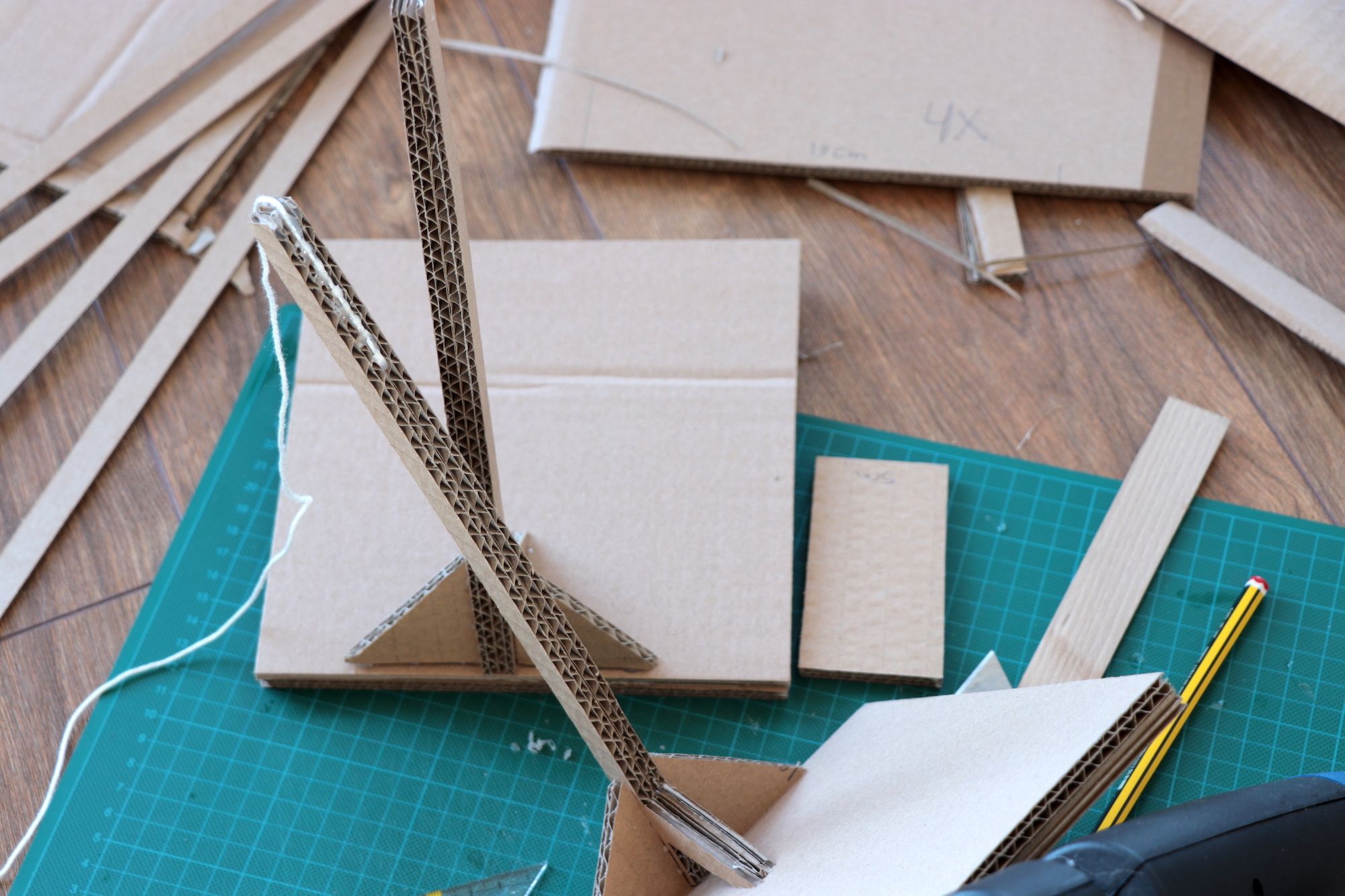 Levitating Side Table Made From Old Cardboard Boxes : 7 Steps (with ...