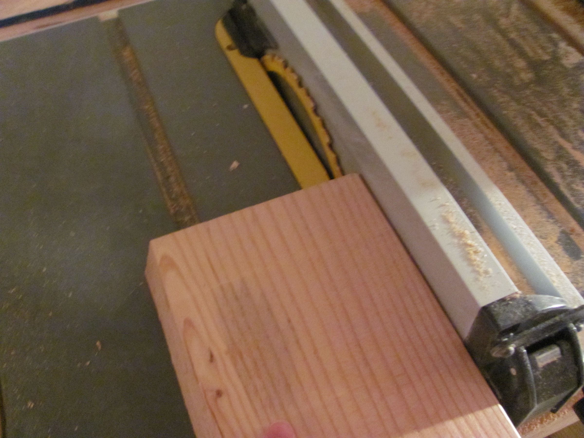 2x12 End Table With HDPE Knob : 12 Steps (with Pictures) - Instructables