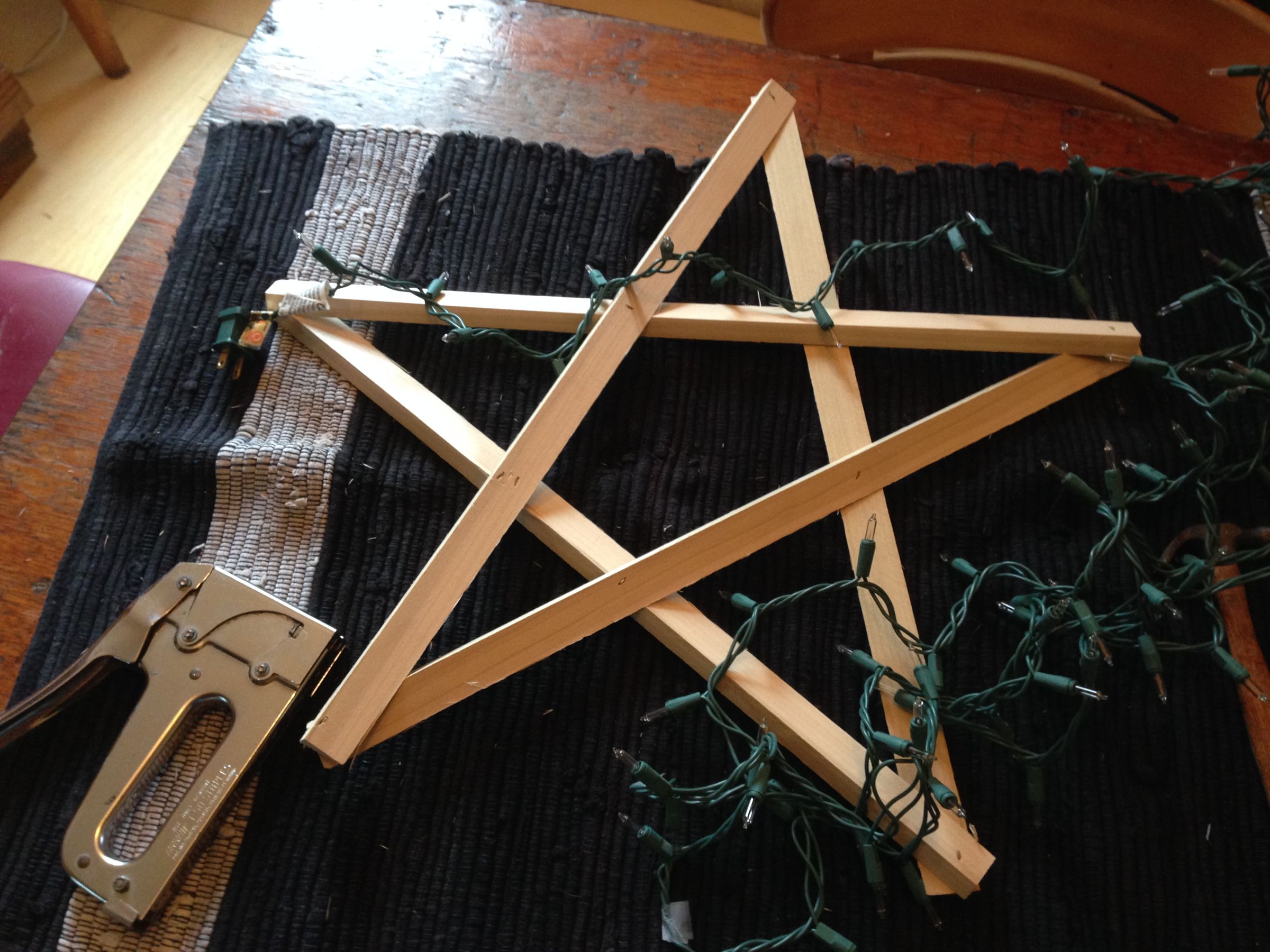 Outdoor Hanging Tree Stars. : 3 Steps - Instructables