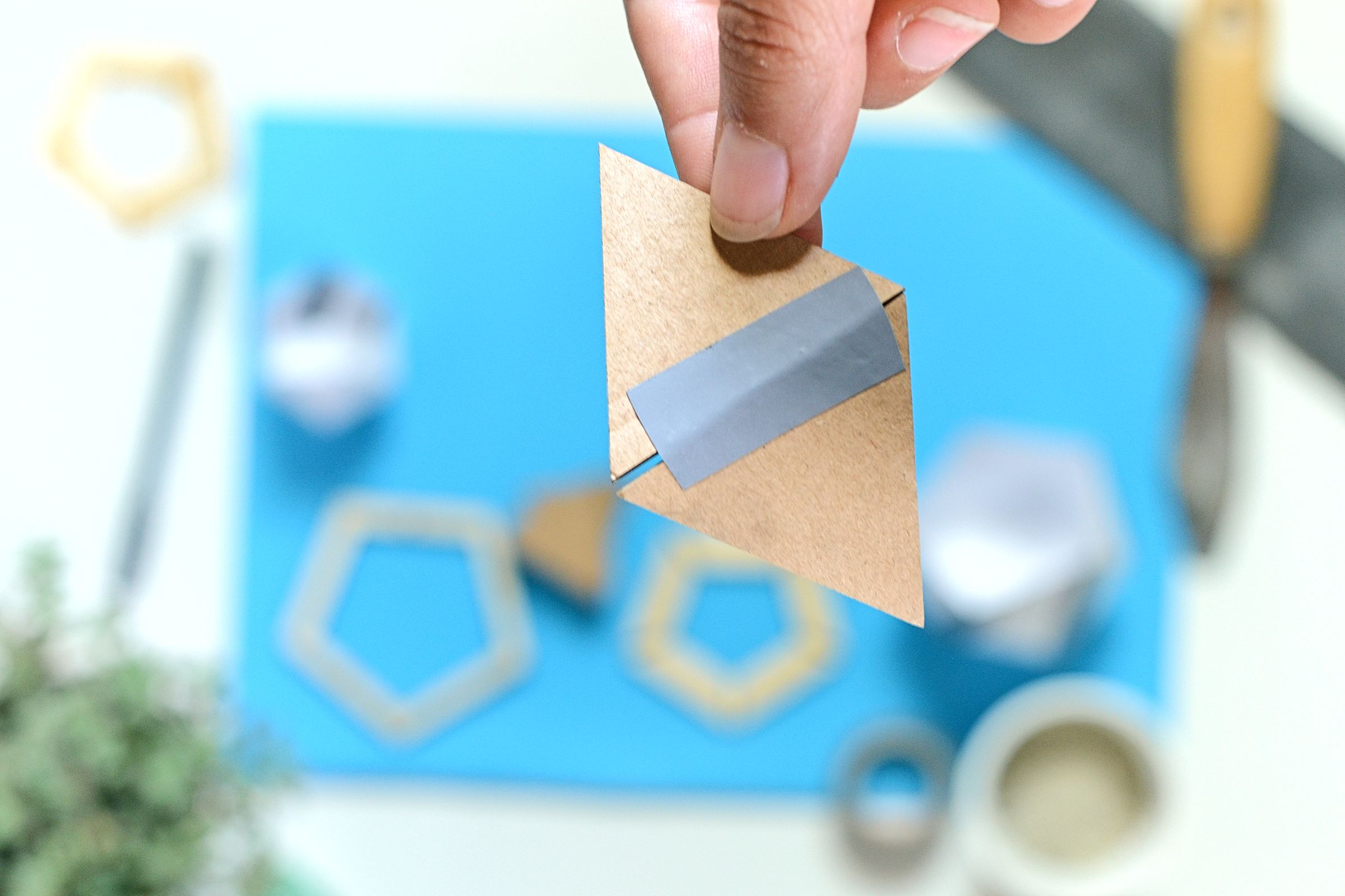 Geometric Concrete Planters Made With Paper Molds : 10 Steps (with ...
