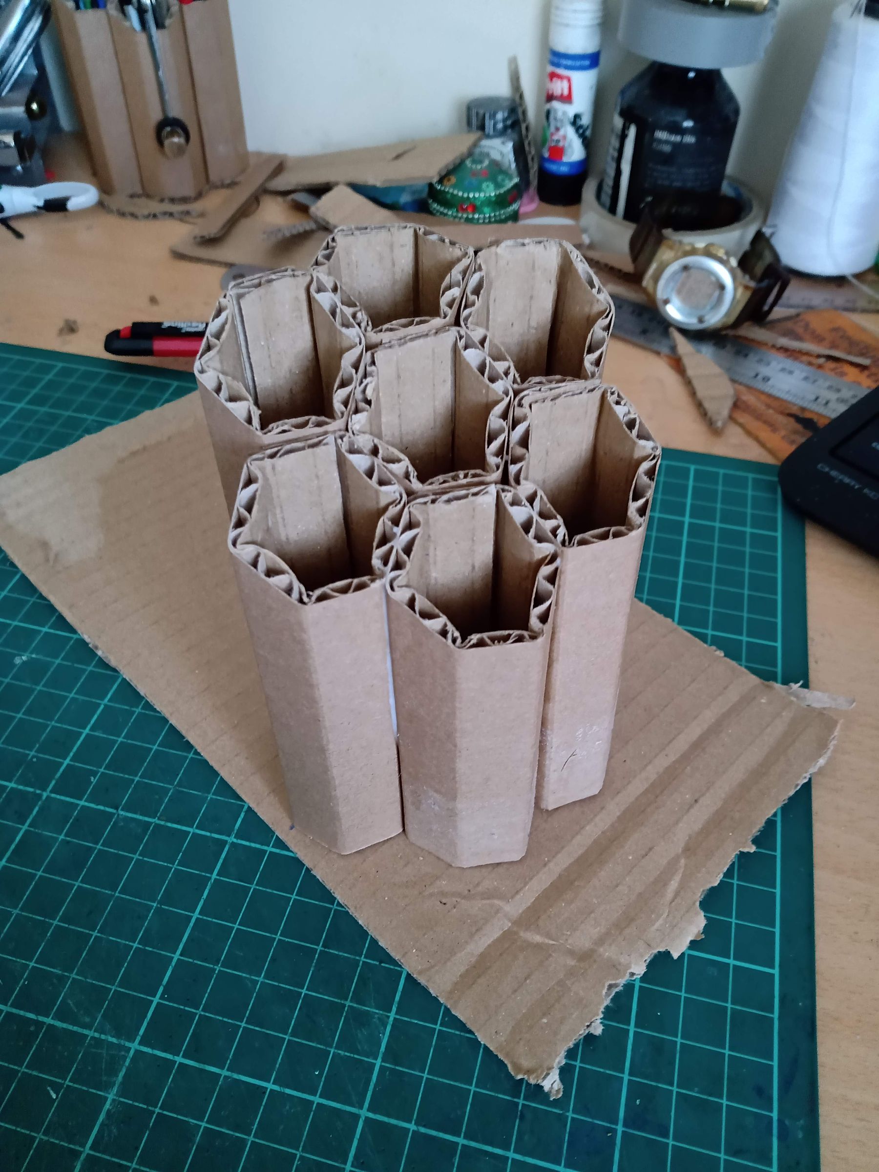 Cardboard Desk Tidy : 10 Steps (with Pictures) - Instructables