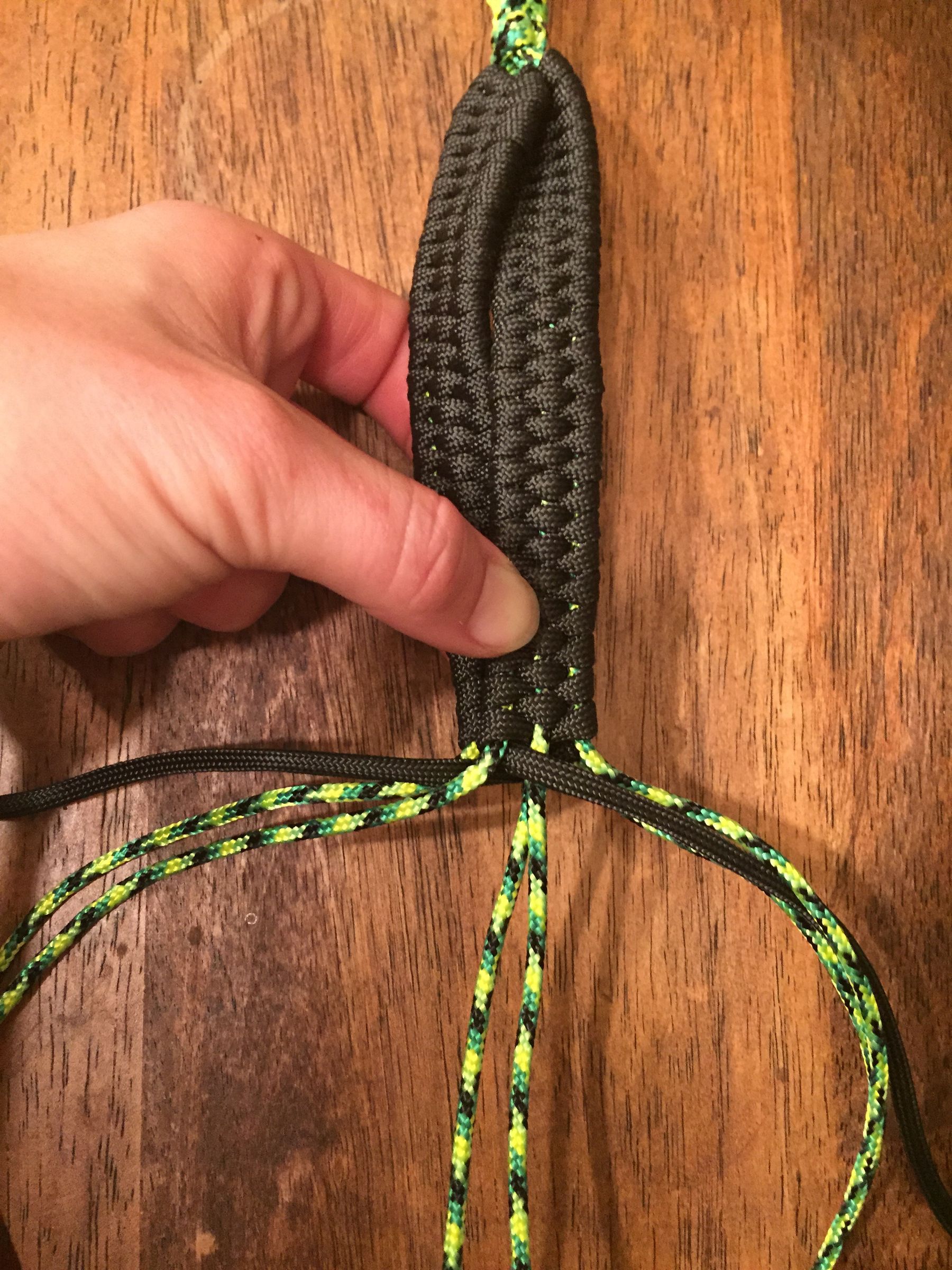 How to Make a Paracord "David's Sling" : 8 Steps (with Pictures ...