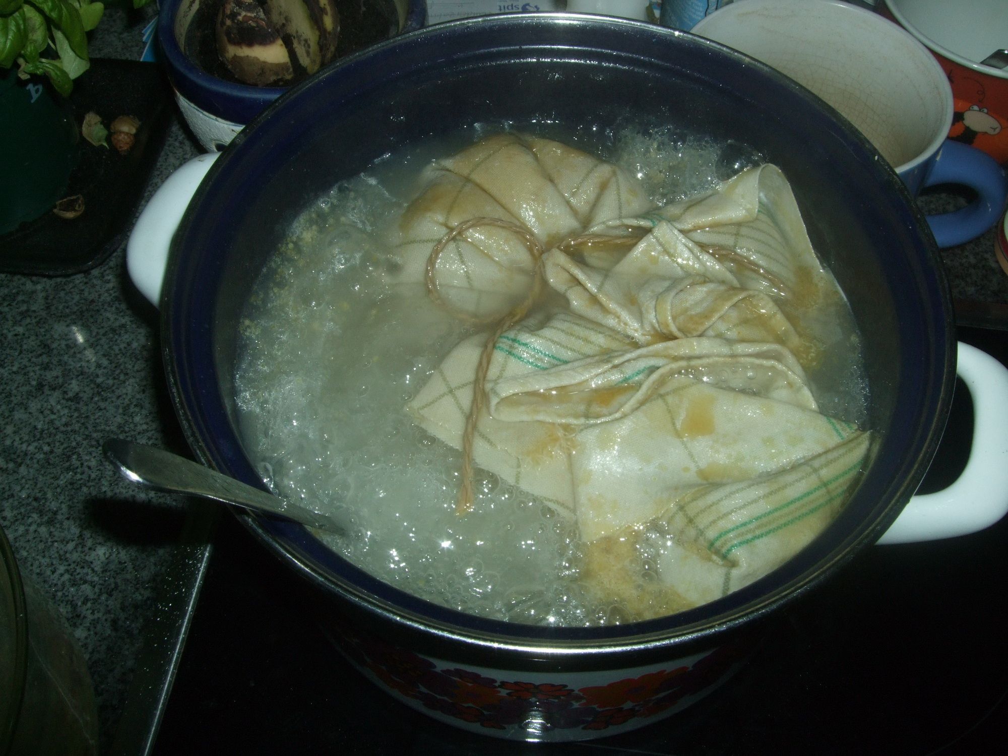 How to Resinate (clean Tree Resin) : 11 Steps - Instructables