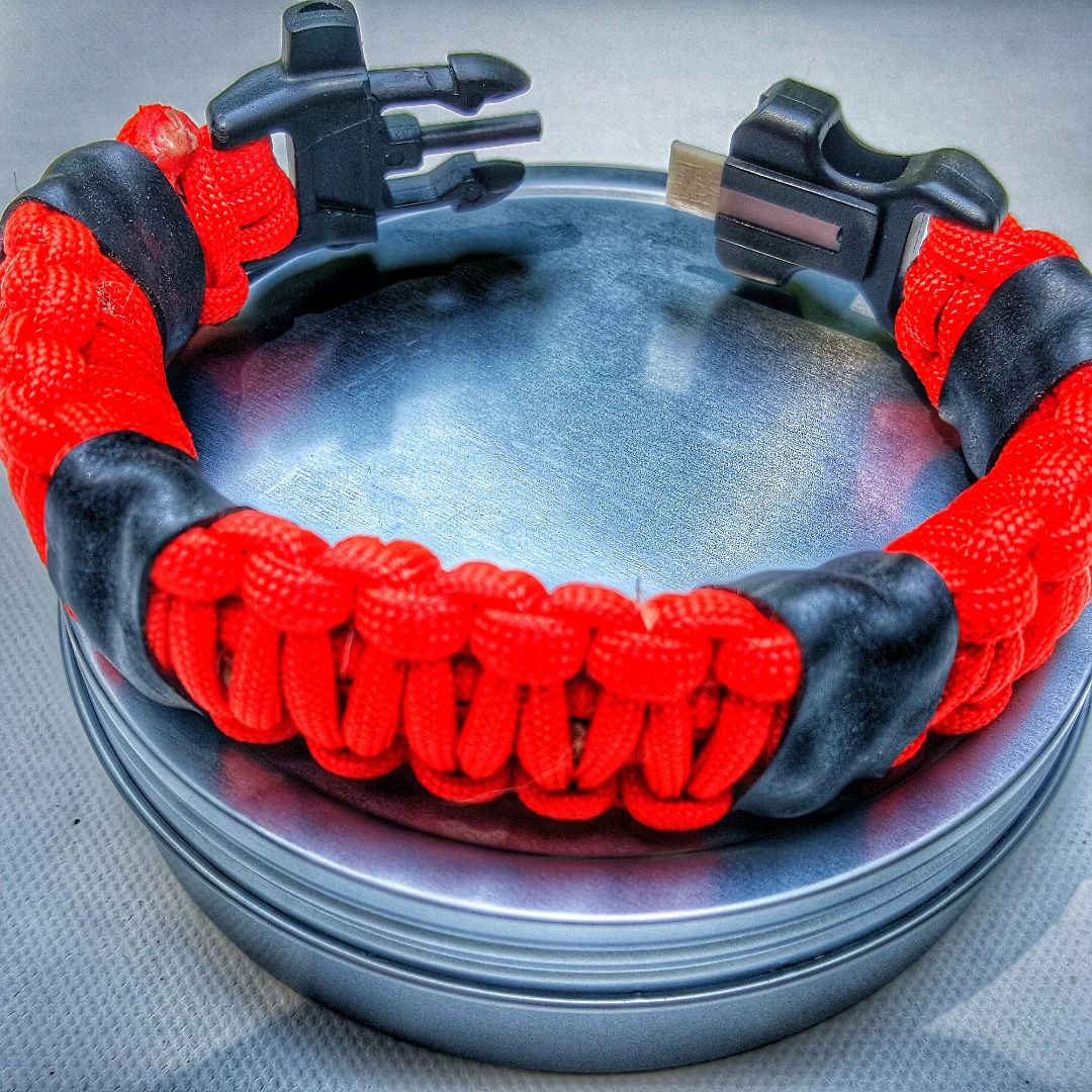 Wearable First Aid Kit - a Paracord Bracelet : 4 Steps (with Pictures ...