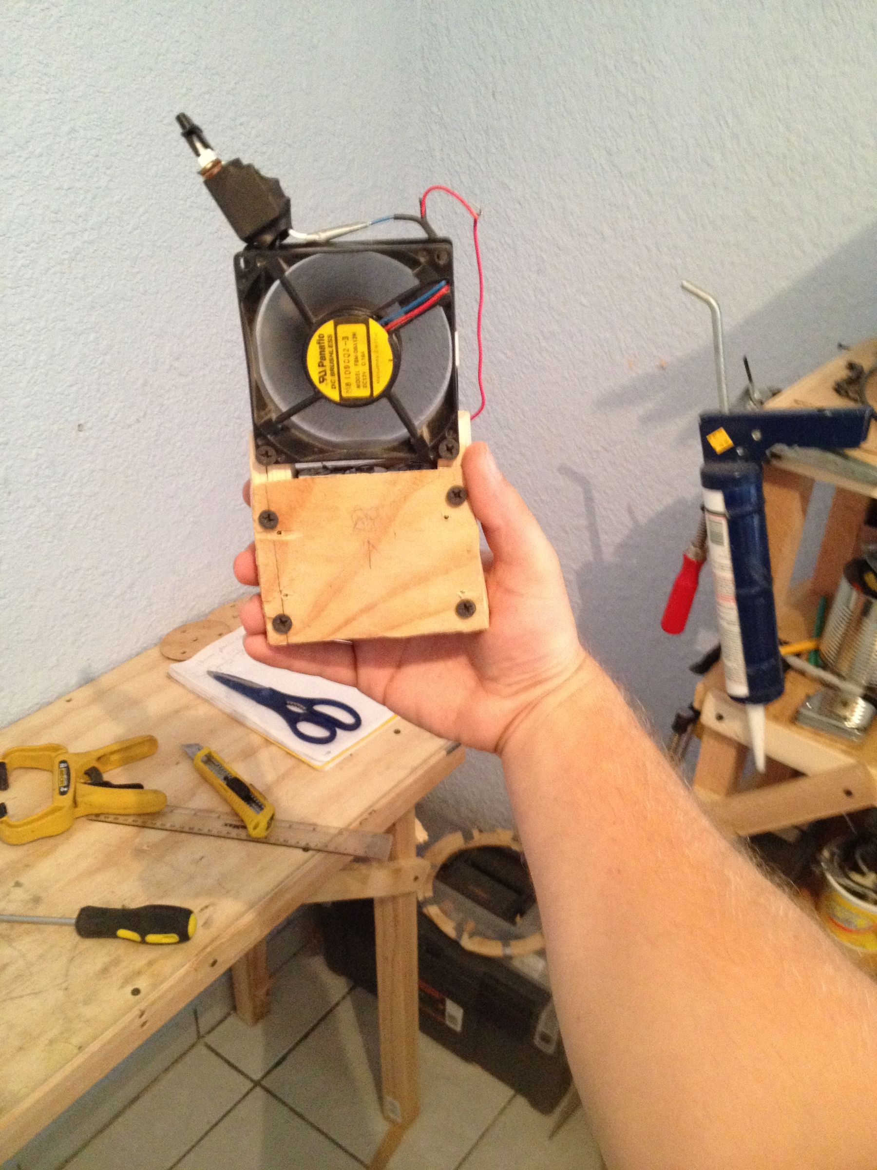 Free Battery Powered Fan With 20 Hour Life : 4 Steps - Instructables