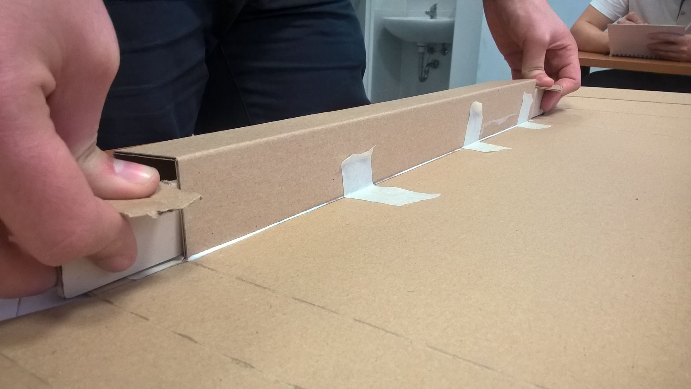 Cardboard Laptop Desk : 9 Steps (with Pictures) - Instructables