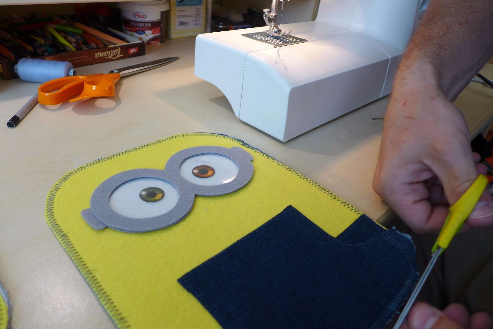 Minion Shoulder Bags : 11 Steps (with Pictures) - Instructables