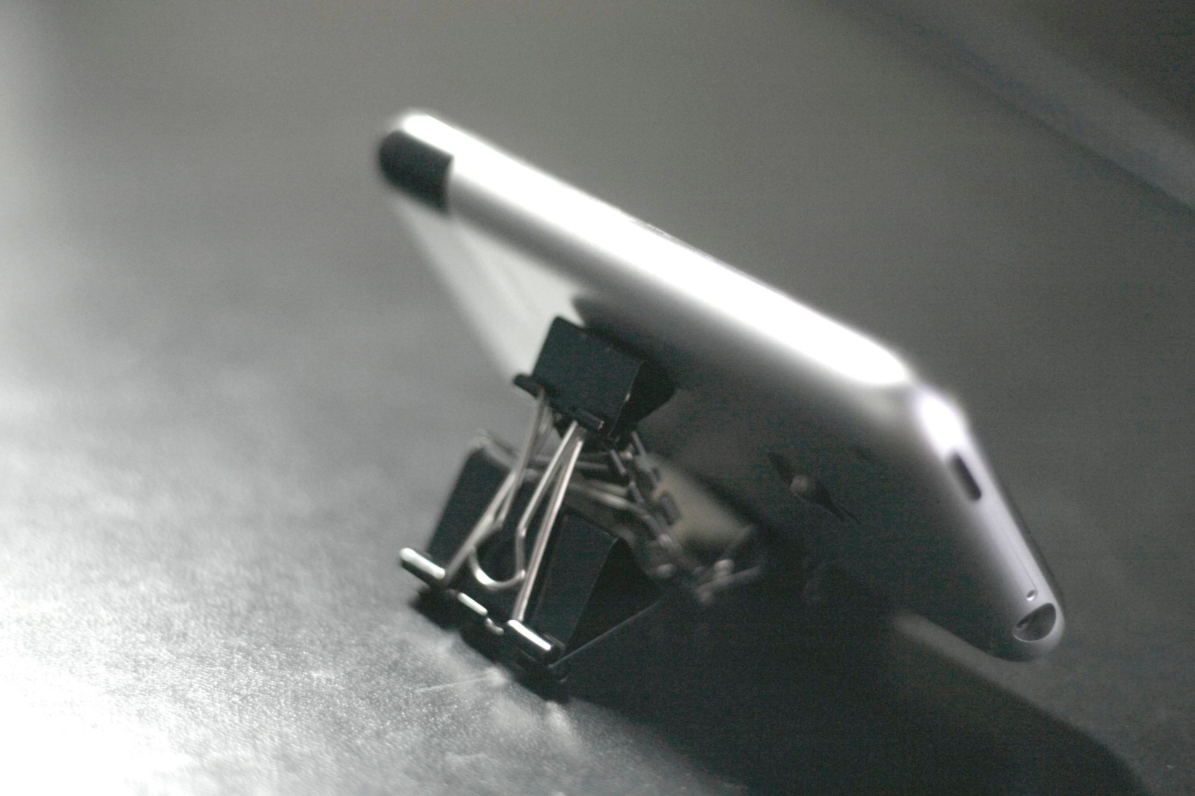 Make an IPhone/iPod Touch Stand From Document Clips - Instructables
