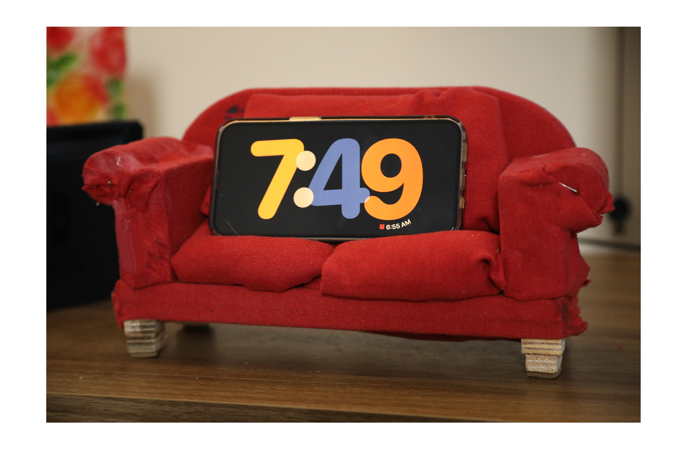 Mini-Sofa Phone Stand With Hidden Charger : 6 Steps (with Pictures ...