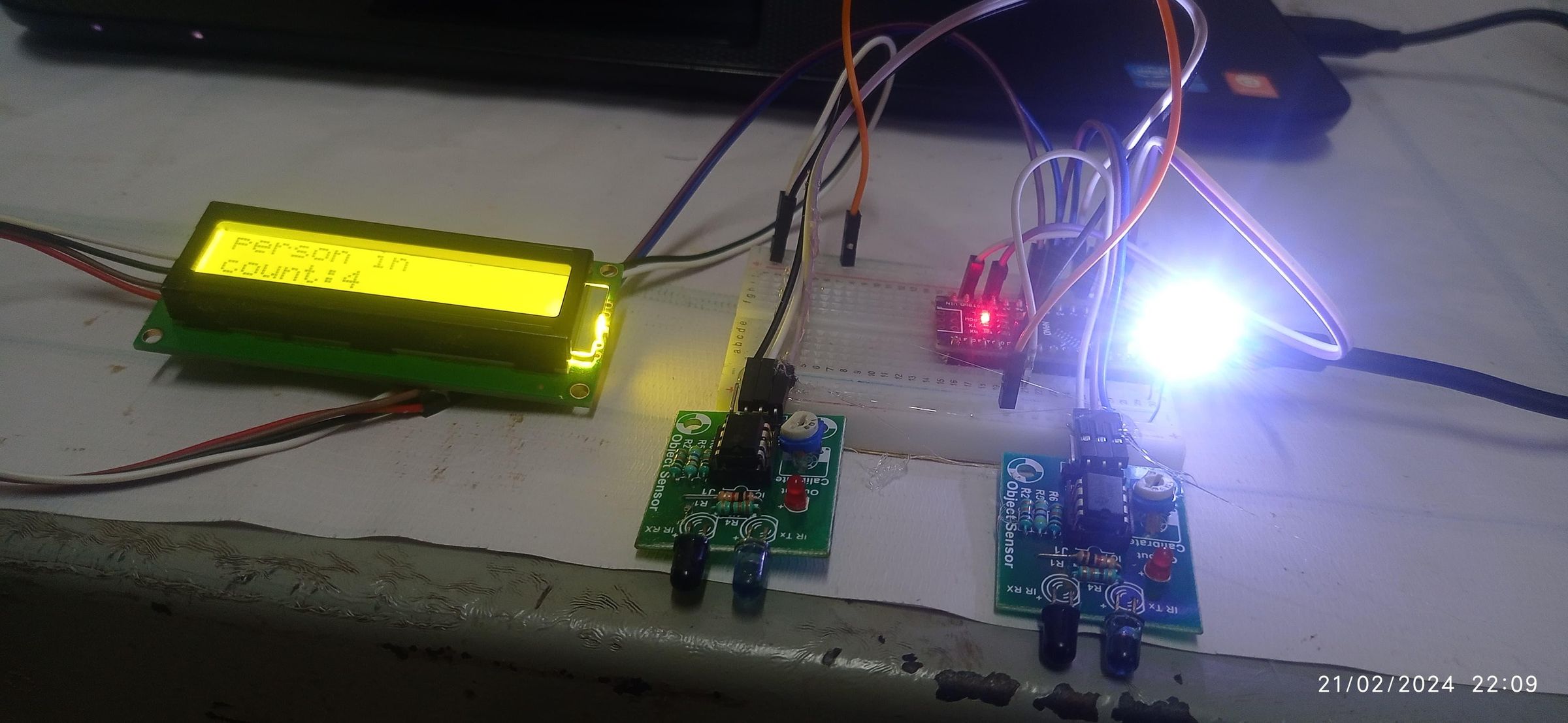 VISITOR COUNTER WITH AUTOMATIC LIGHTING : 4 Steps - Instructables