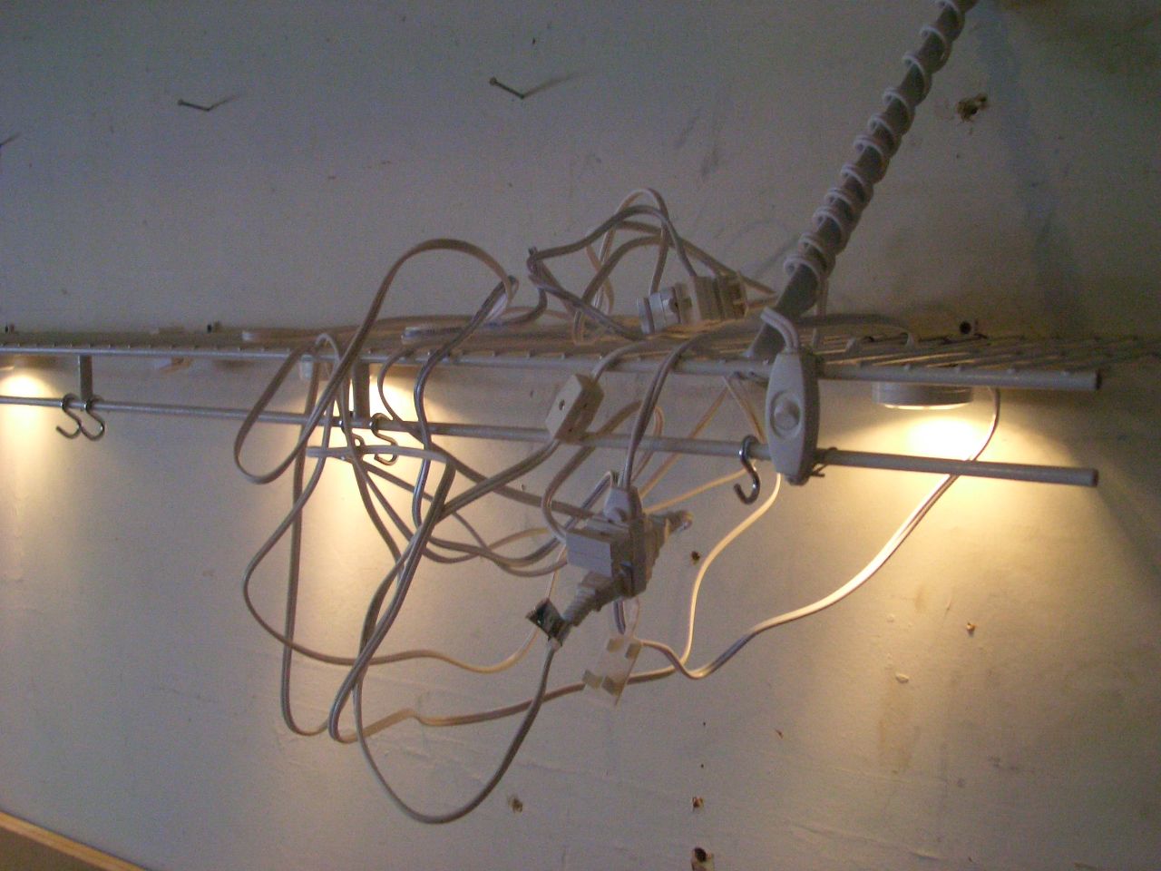 Custom Mounted Halogen Workbench Lights : 5 Steps - Instructables