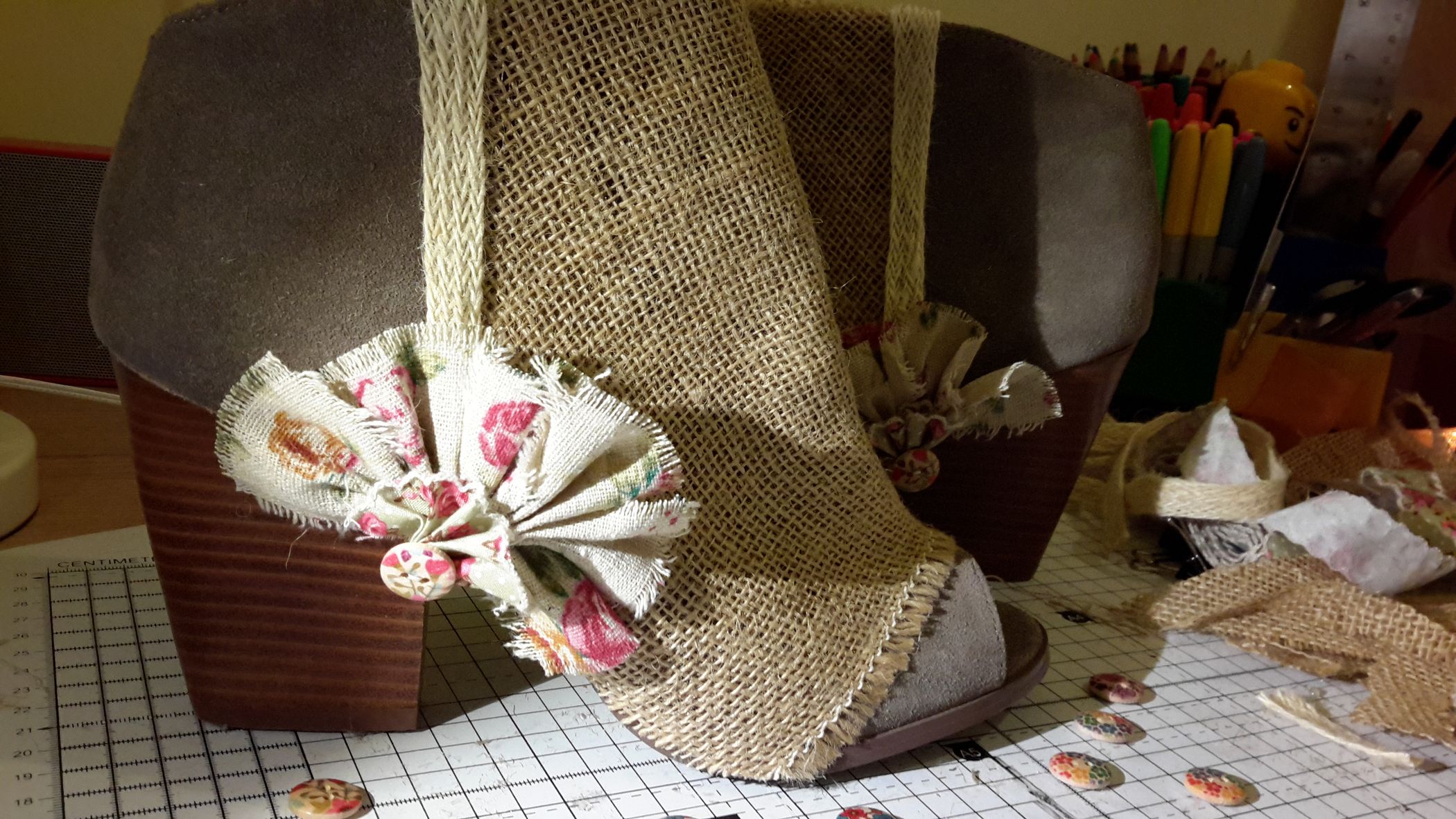 Folk Chic Shoe-Shoes : 8 Steps - Instructables