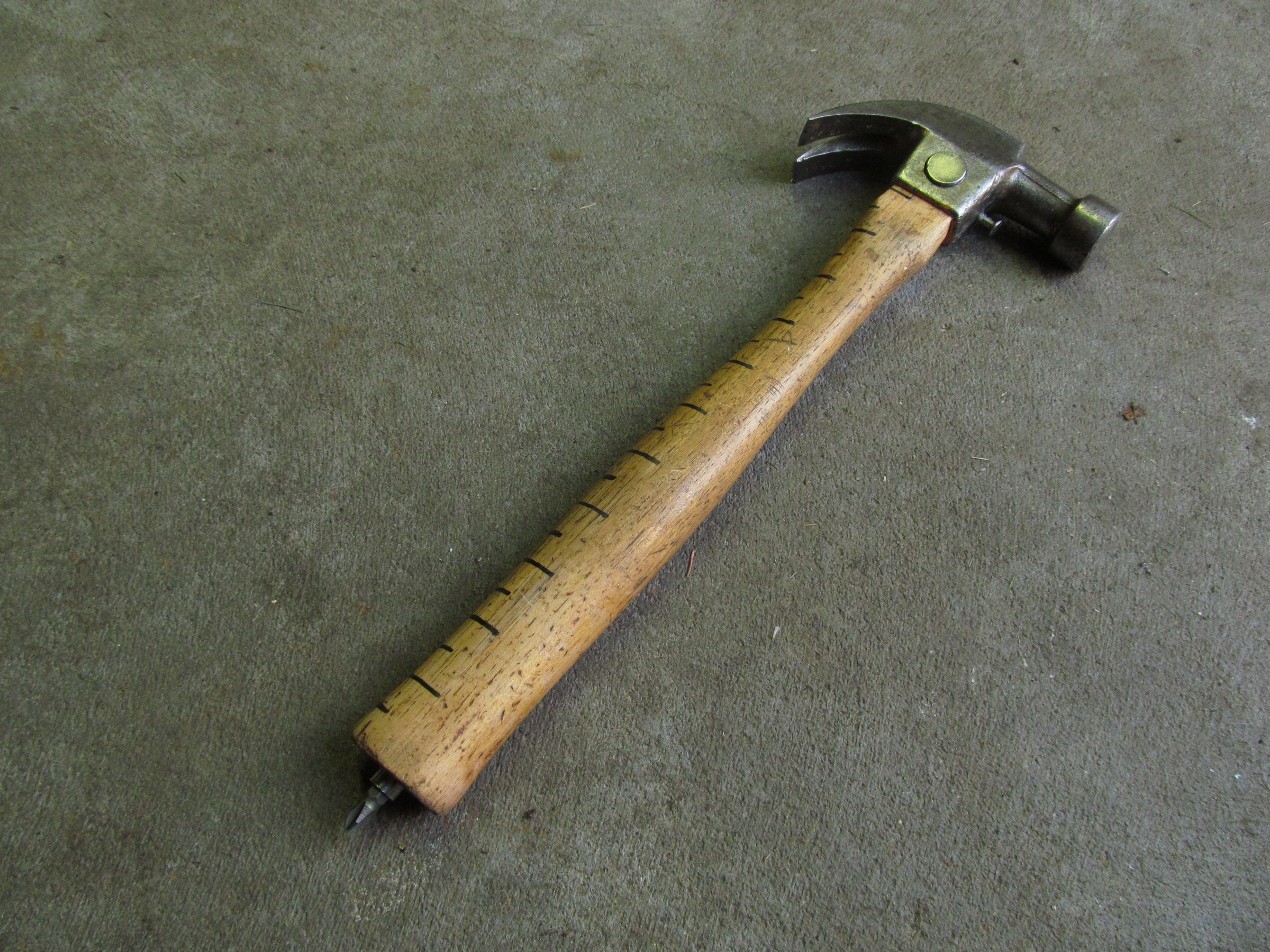 The Ultimate Hammer (Hammer + Screwdriver, Bottle Opener, Nail Holder ...