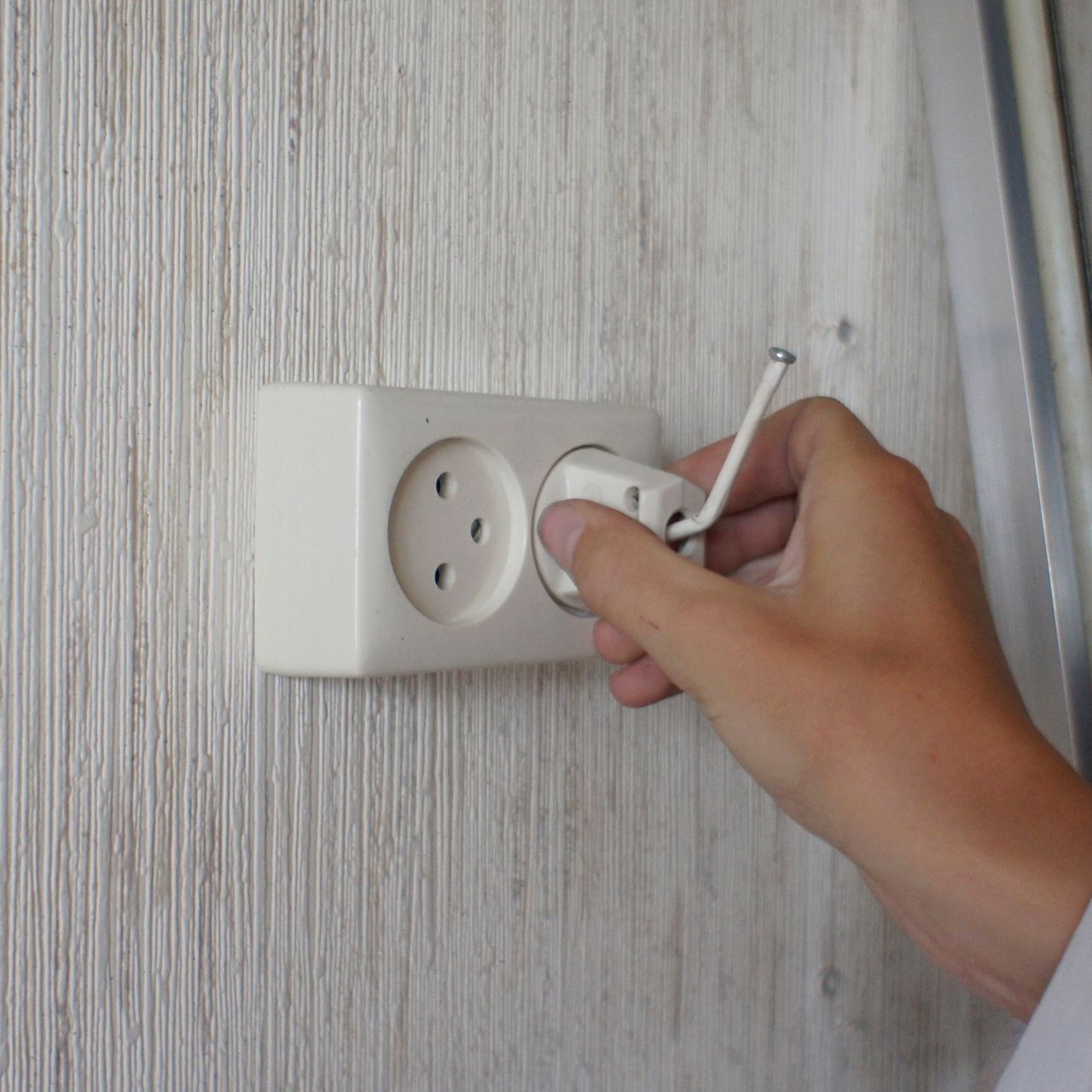 Outlet Peg (coat Hanger) : 5 Steps (with Pictures) - Instructables