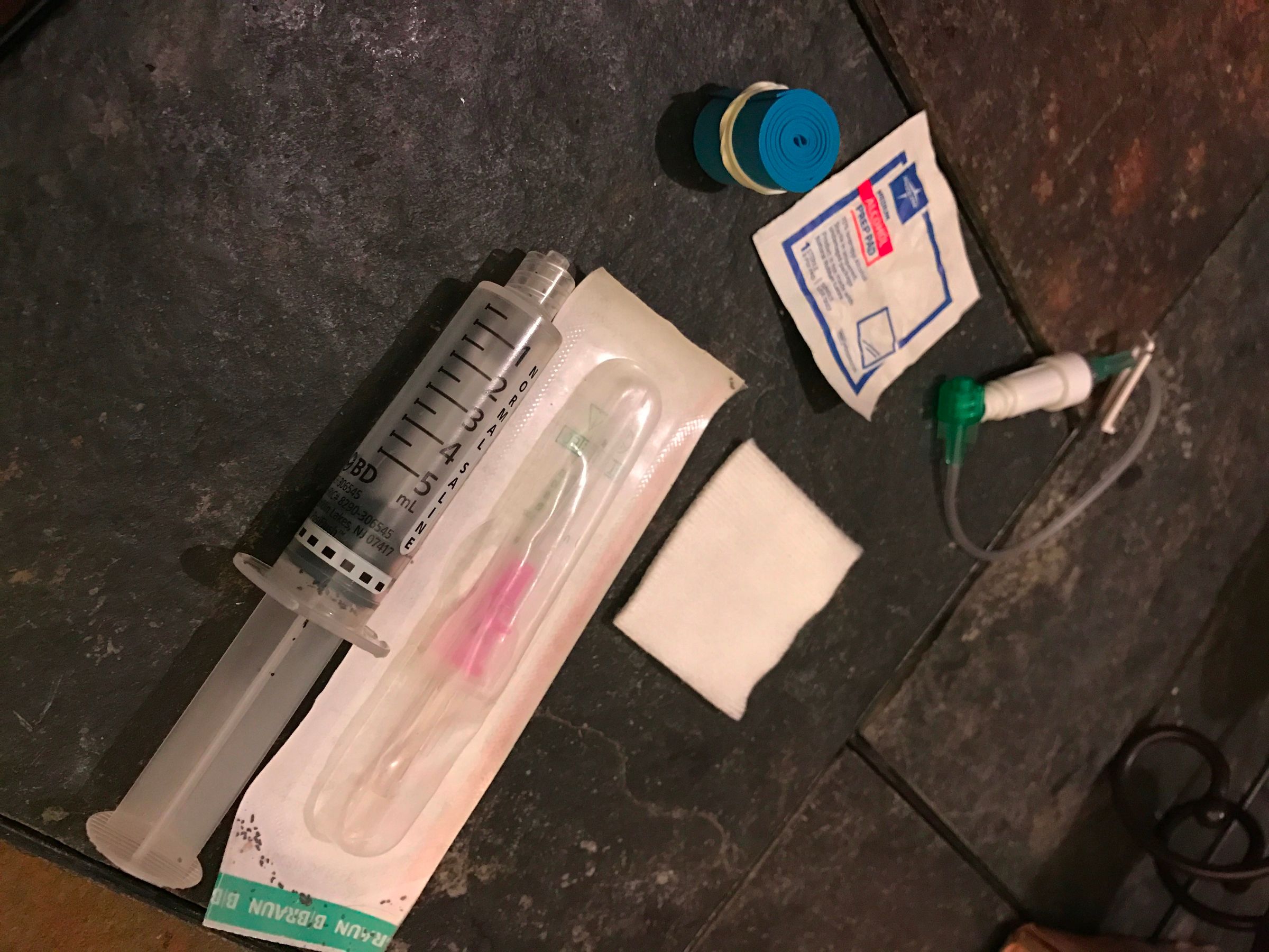 How to Insert an IV : 11 Steps - Instructables