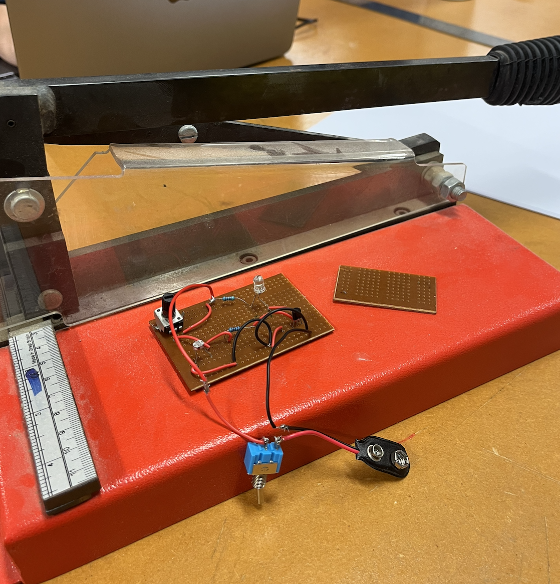 Light-Dependent Resistor Circuit : 7 Steps (with Pictures) - Instructables